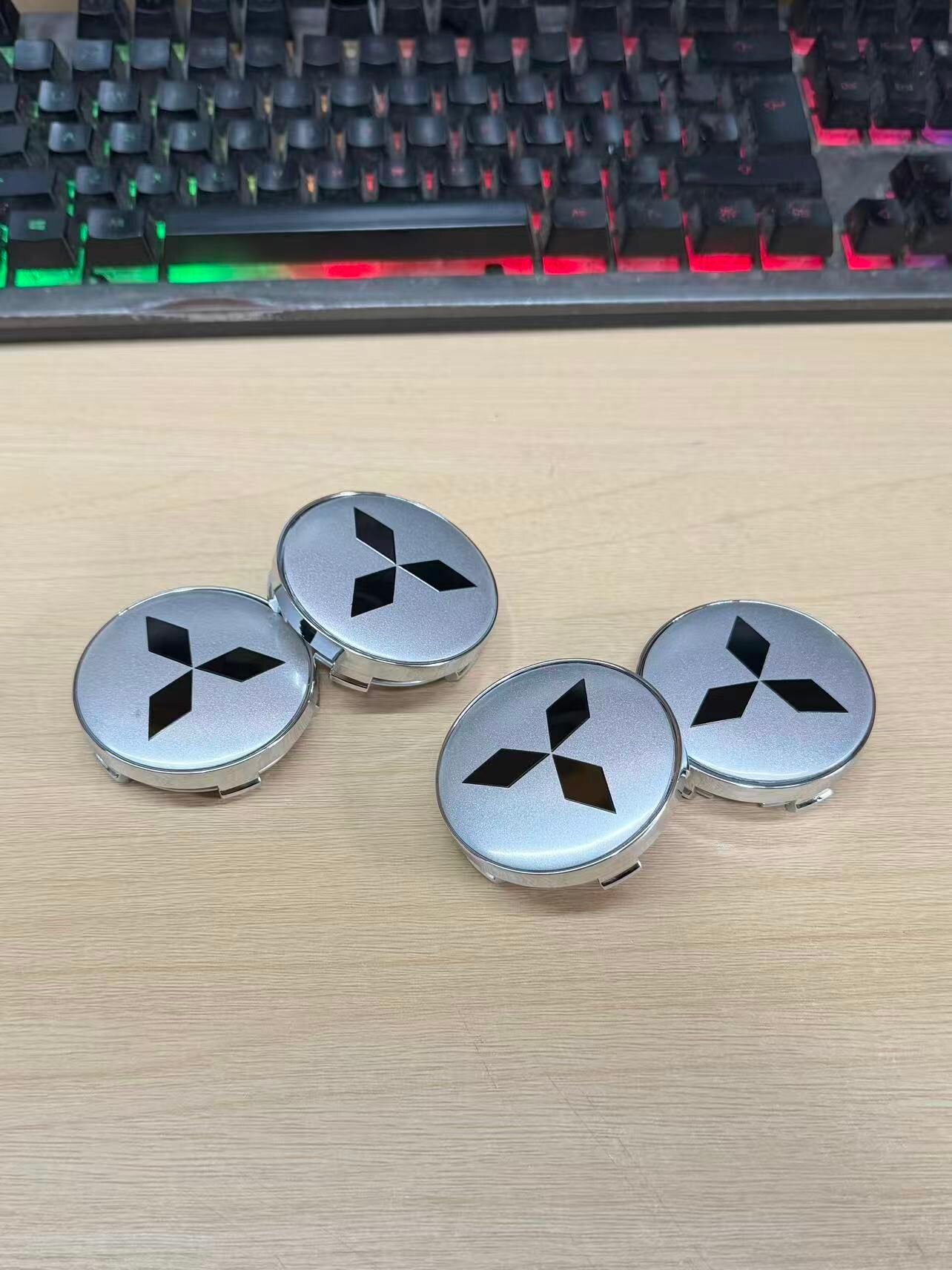 Колпачки на литые диски Mitsubishi 60/56/10 мм — комплект 4 шт, заглушки ступицы для ремонта, для стайлинга