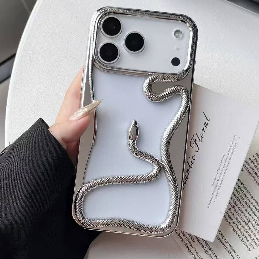 Белый чехол для iPhone 17 Pro Max со змеей