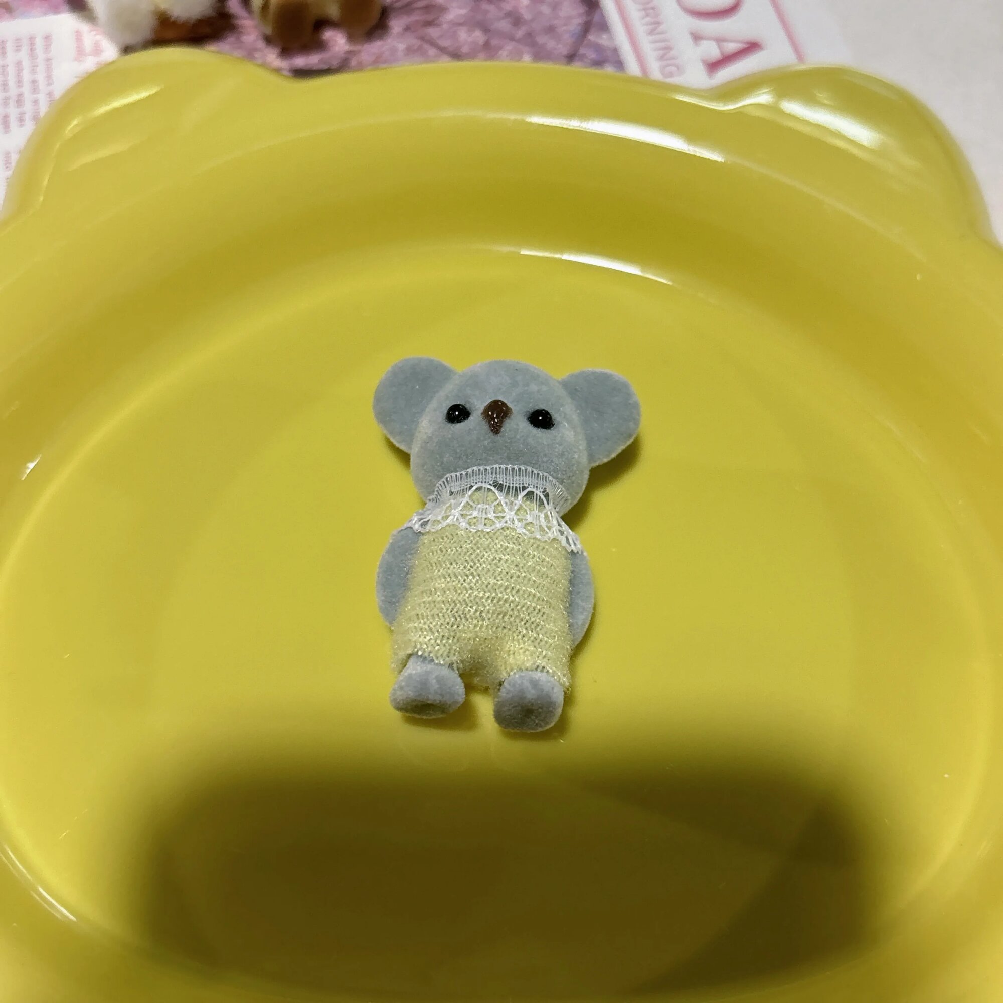 Коллекционная фигурка Calico Critters Мышонок в желтом