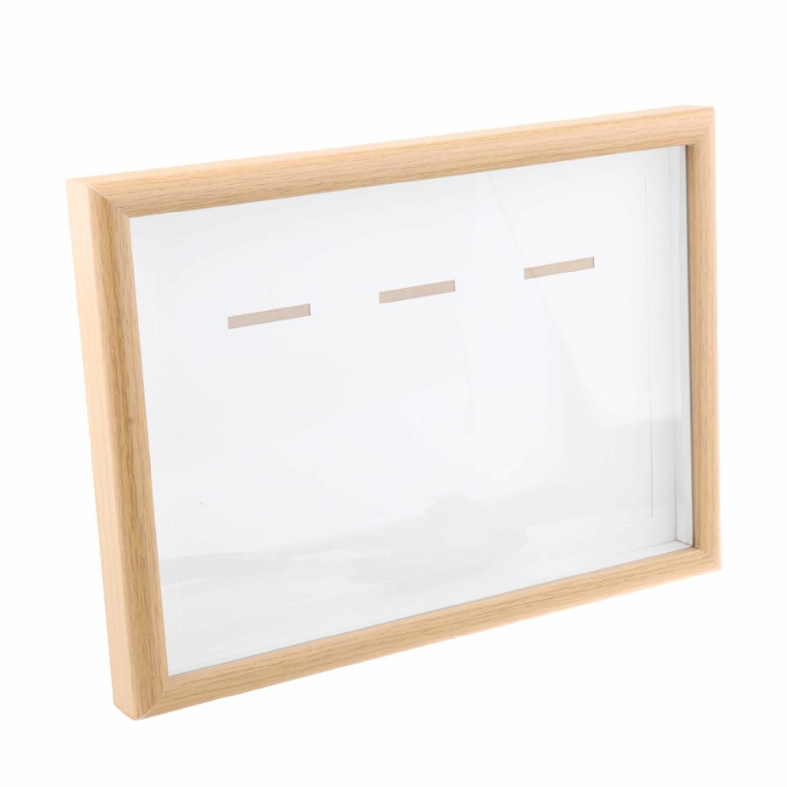 Деревянные медали демонстрируют коллекционные награды