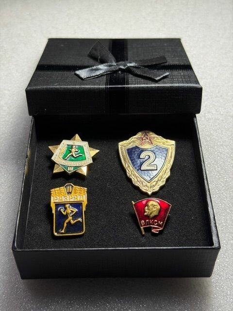 Набор оригинальных коллекционных нагрудных значков "4 значка Советской Армии". Премиум. В подарочной упаковке