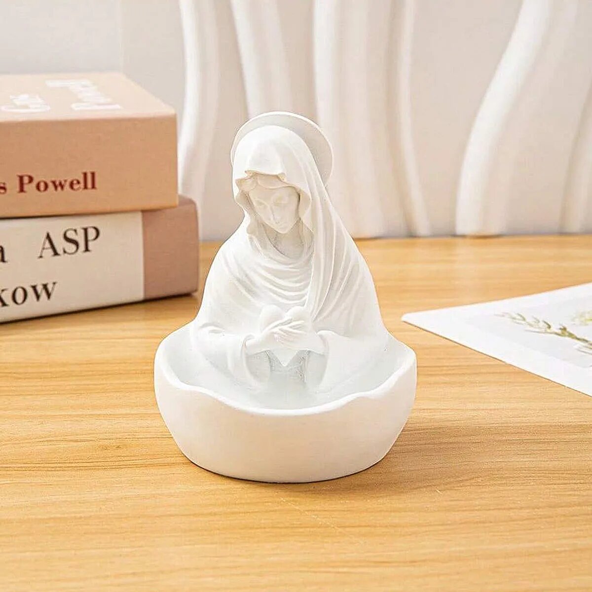 Пластиковая статуэтка Девы Марии