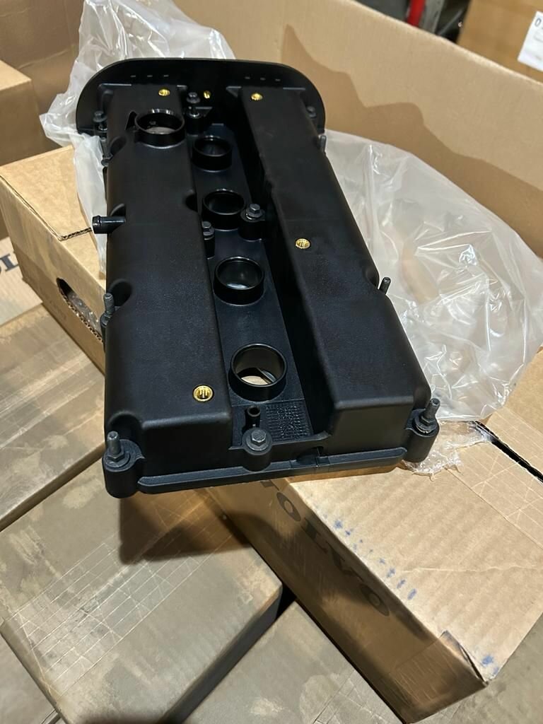 32140096 Клапанная крышка VOLVO C30 S40 (04-) V50