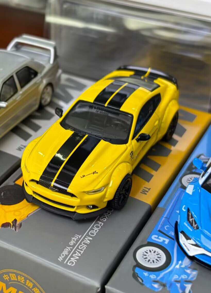 Машинка MINI GT MODEL 1:64 #1077 LB-WORKS FORD MUSTANG Triple Yellow Die-cast Alloy Model Collection Toy Children Gifts
