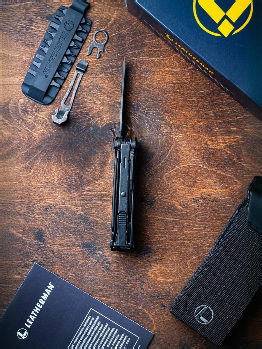 Мультитул Leatherman Charge Plus Black 832601, 19 инструментов, с чехлом Molle, кольцом с клипсой и битами — фото 1