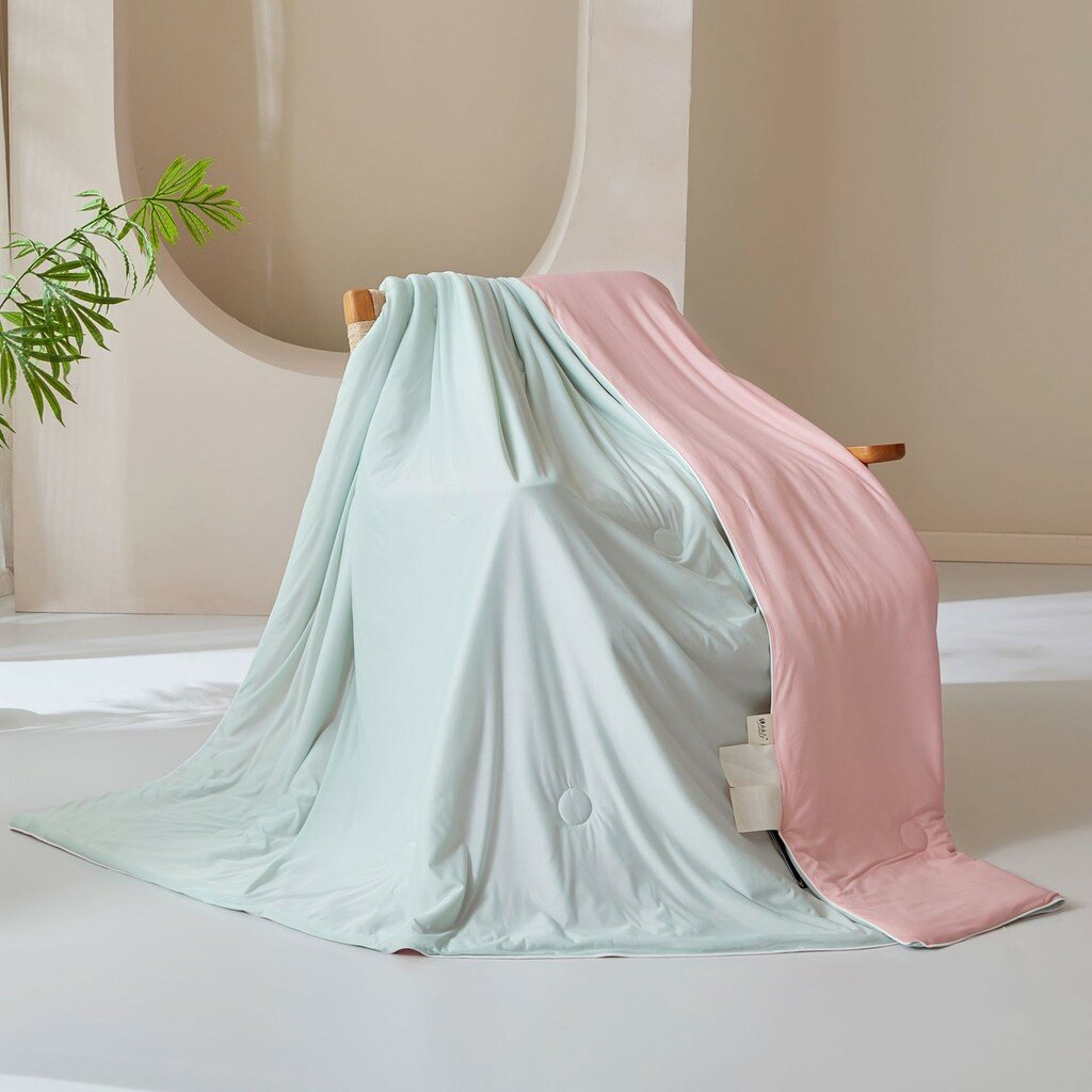 Cooling silk bed cover with active dye process and easy care fabric for bedroom decor, pink 150x200cm