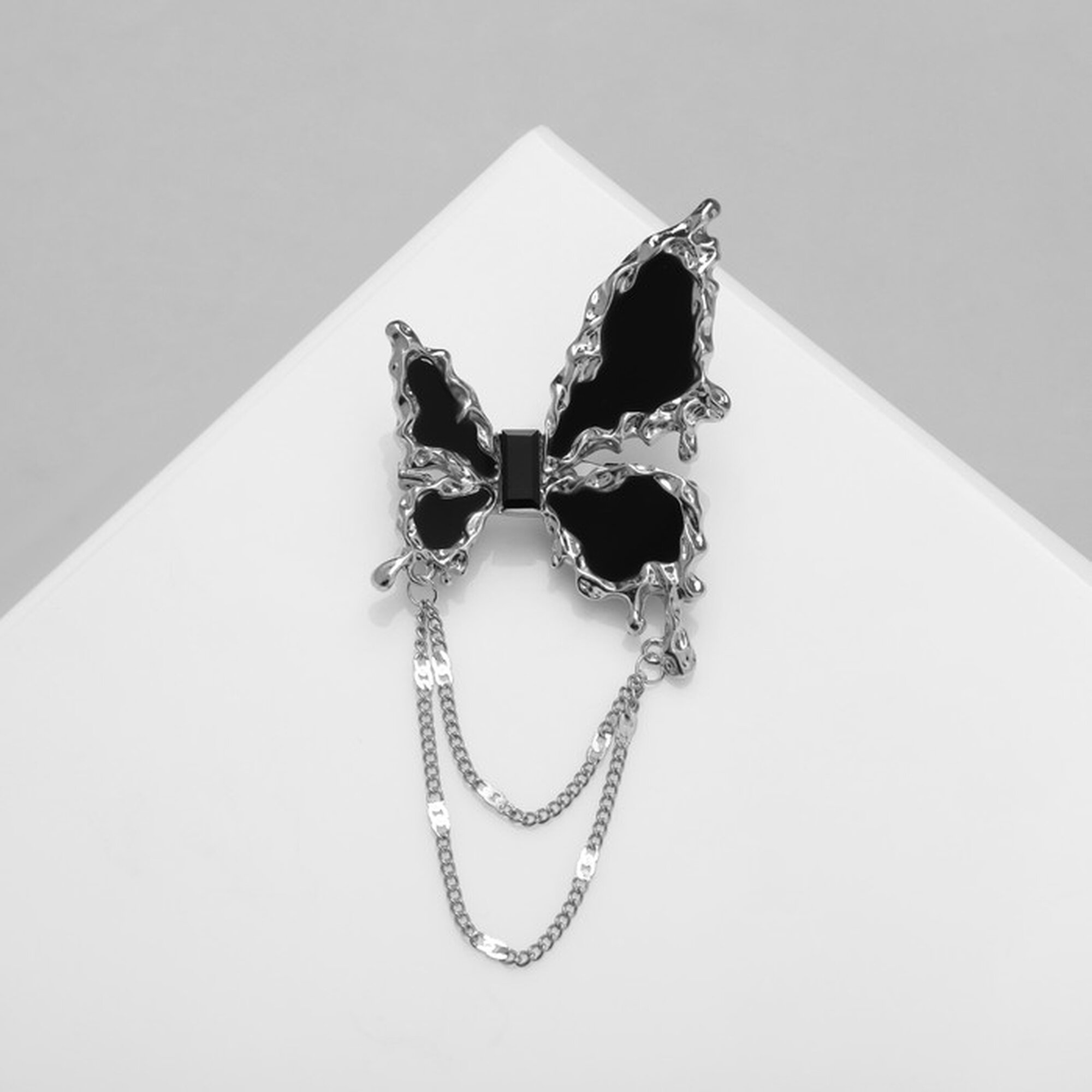 Брошь, стразы