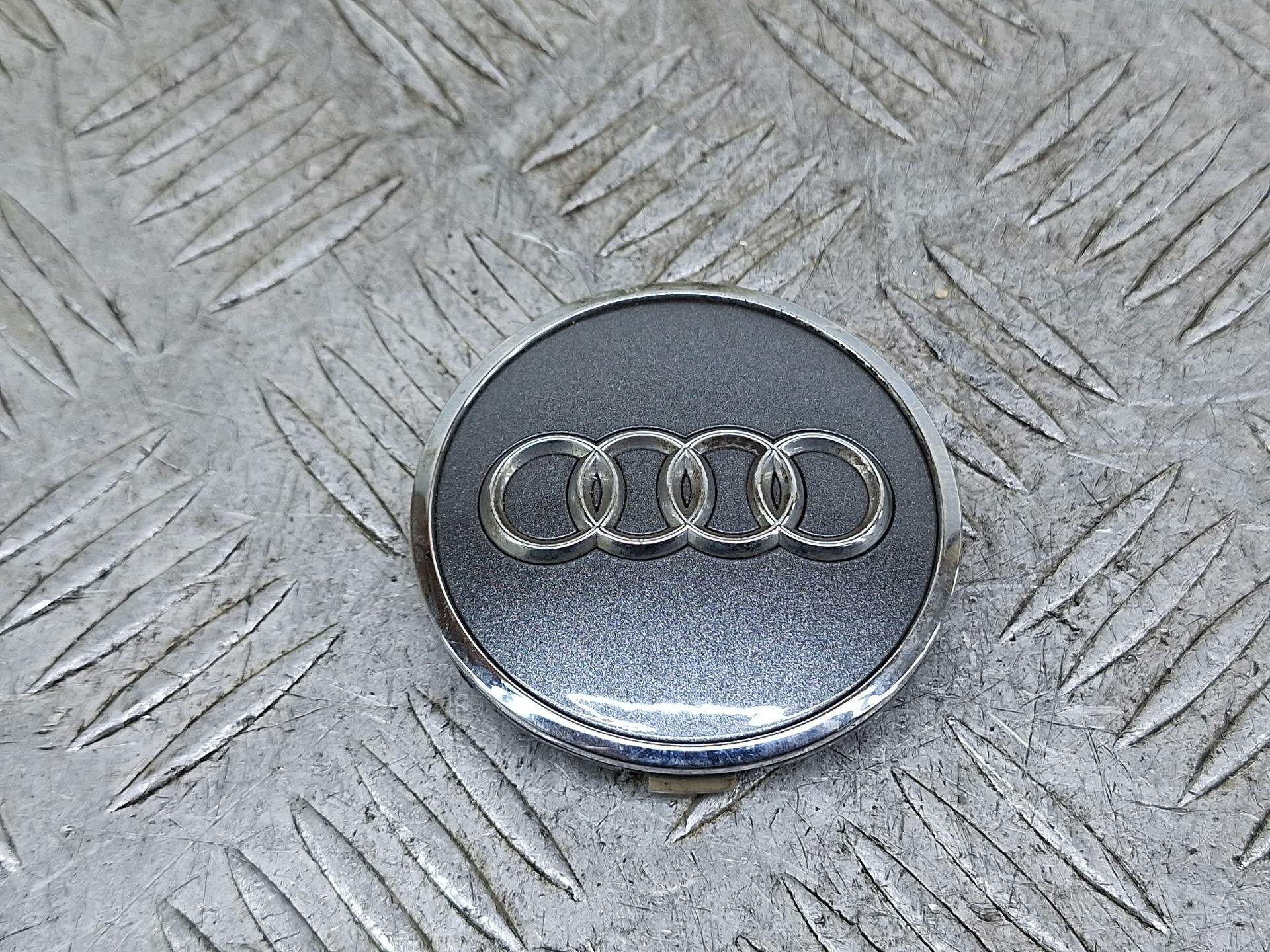 Колпачок литого диска Audi 8W0601170