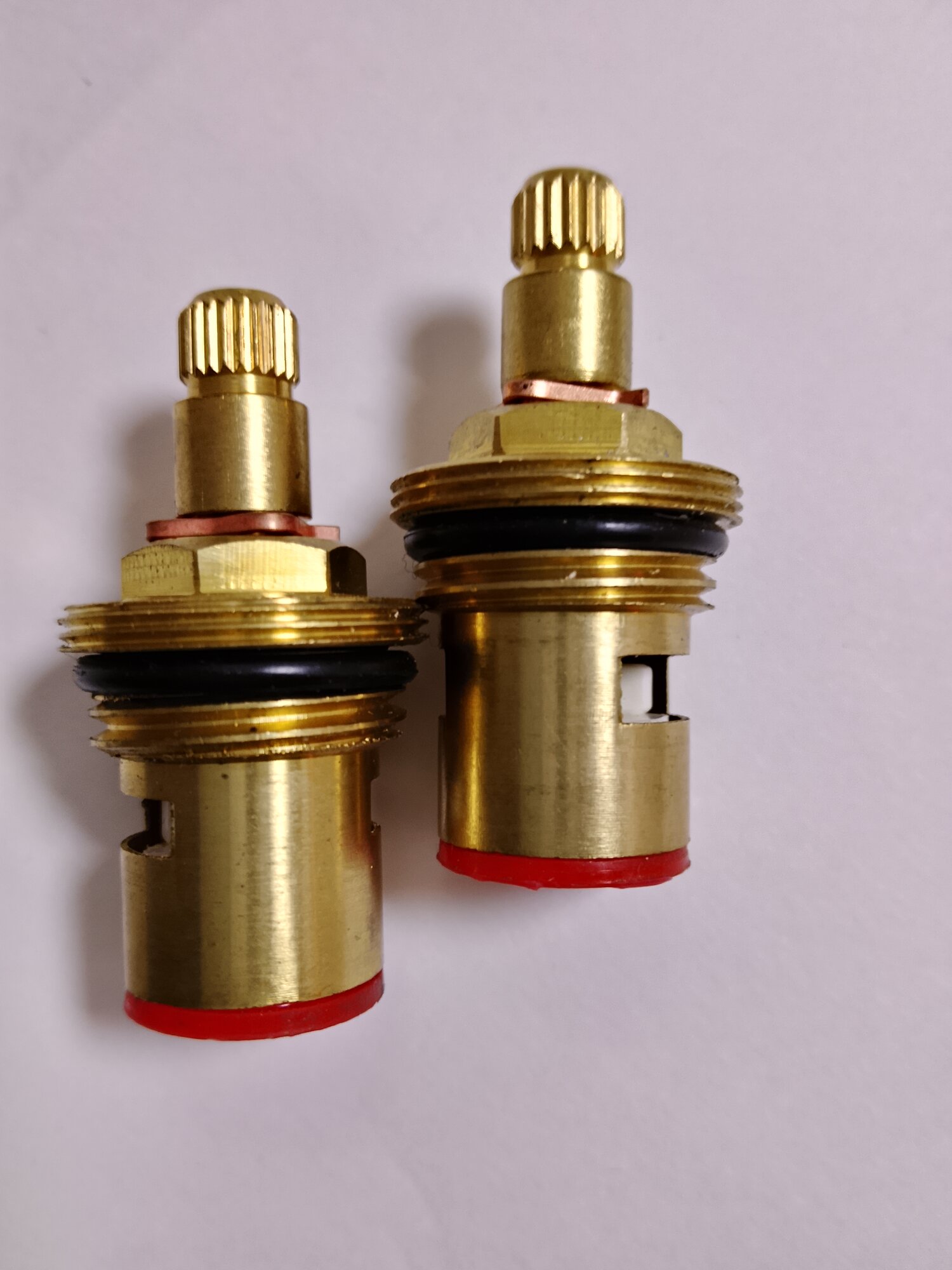 Кран-букса керамическая для смесителя, латуньЮ 1/2 24 шлицов, в комплекте 2 штуки.