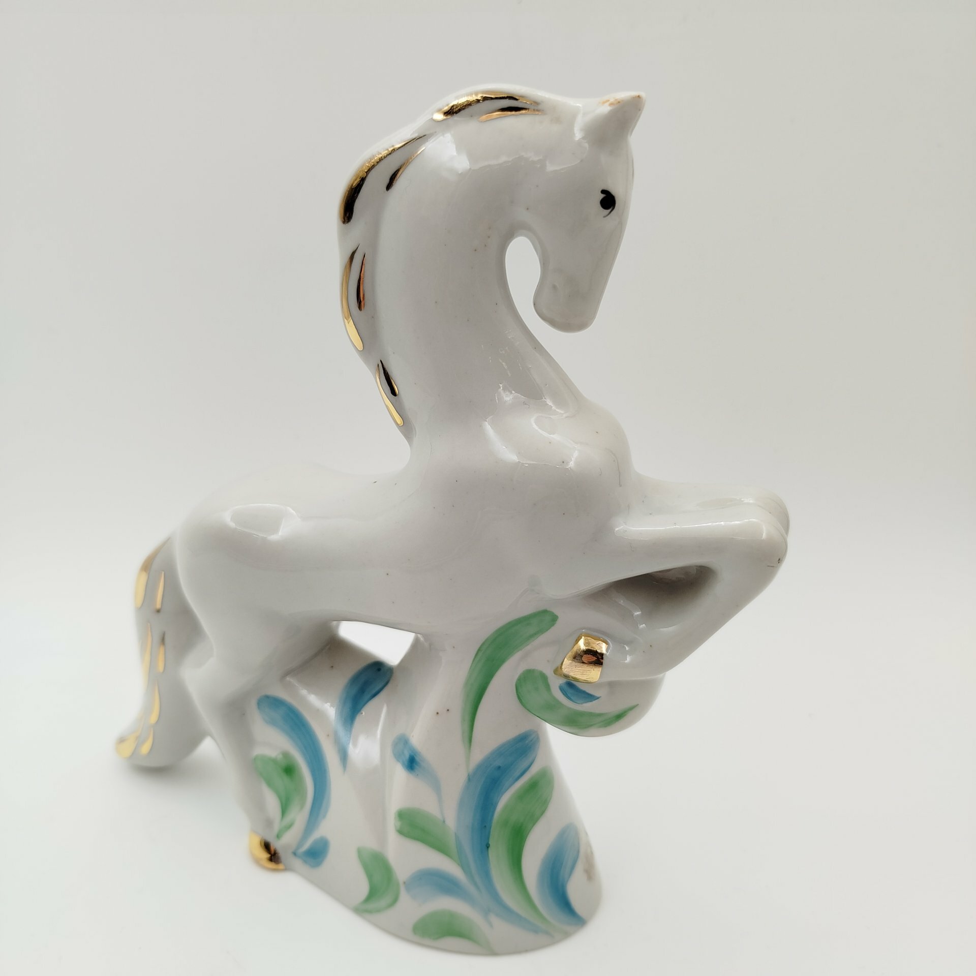 Статуэтка "Конь", автор Н. Малышев, фарфор, роспись, золочение