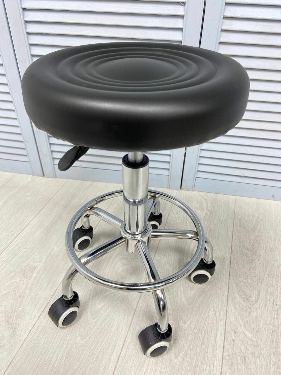 Эксклюзивное кресло мастера салона