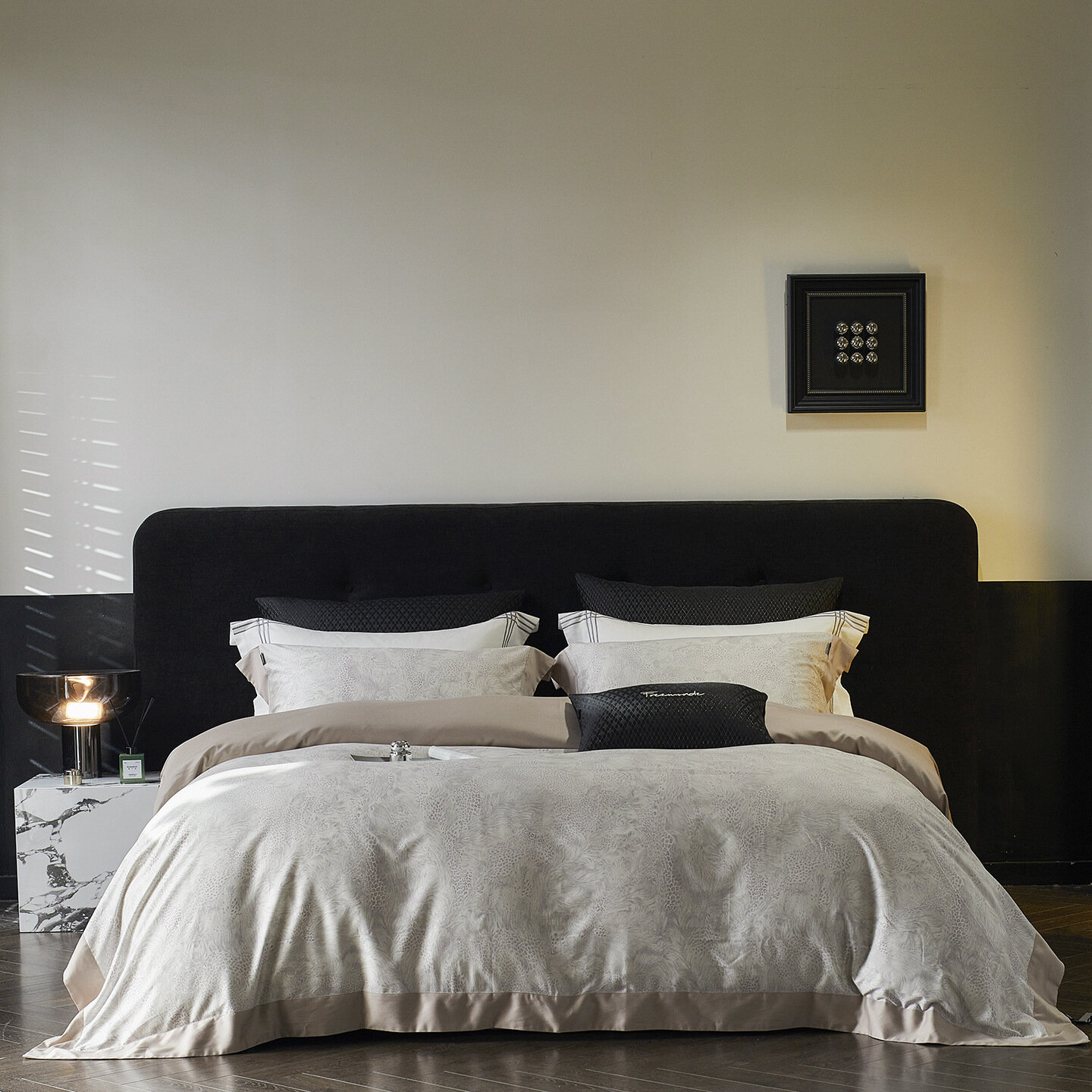 Американский стиль осенне-зимнего постельного белья из легкого роскошного материала с цветочным узором, 100S тенсель-хлопок с начесом, четырехпредметный комплект, теплый и утолщенный, включающий простыню и пододеяльник.