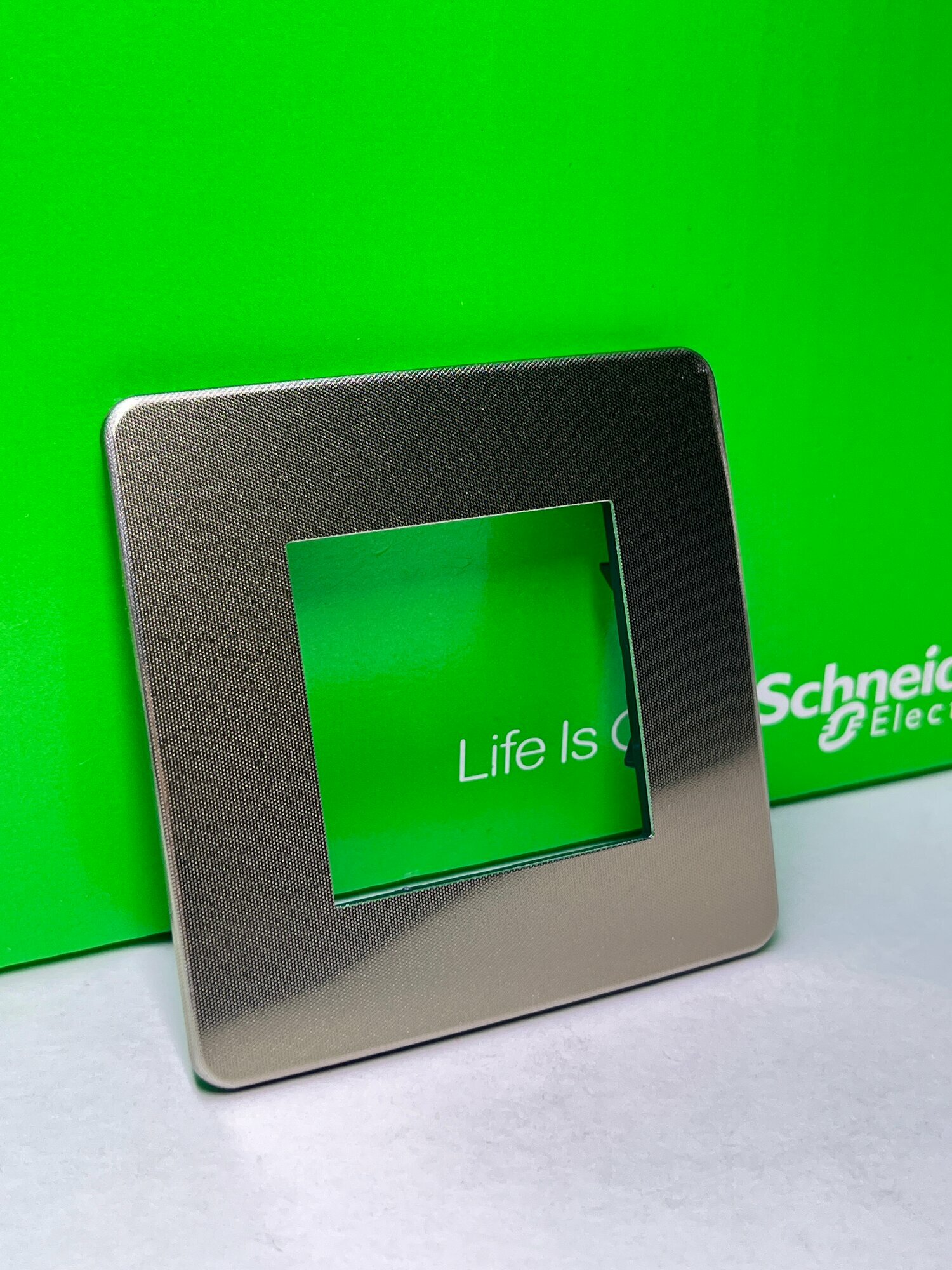 Рамка Schneider Electric Unica Studio 1 пост. Бронза/антрацит NU280252