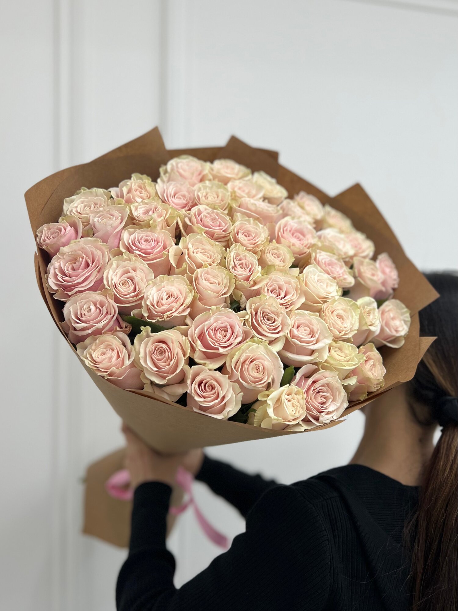 Гламелия цветы Розовый Олимп: монобукет из 51 розы Эквадор Pink Mondial – купить свежие цветы с доставкой в Москве