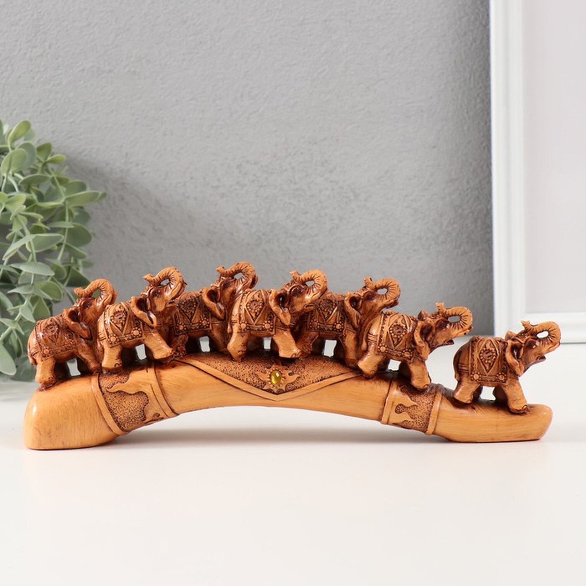 Фигурка полистоун «Семь слонов на бивне», под дерево, 4.6×29×10 см