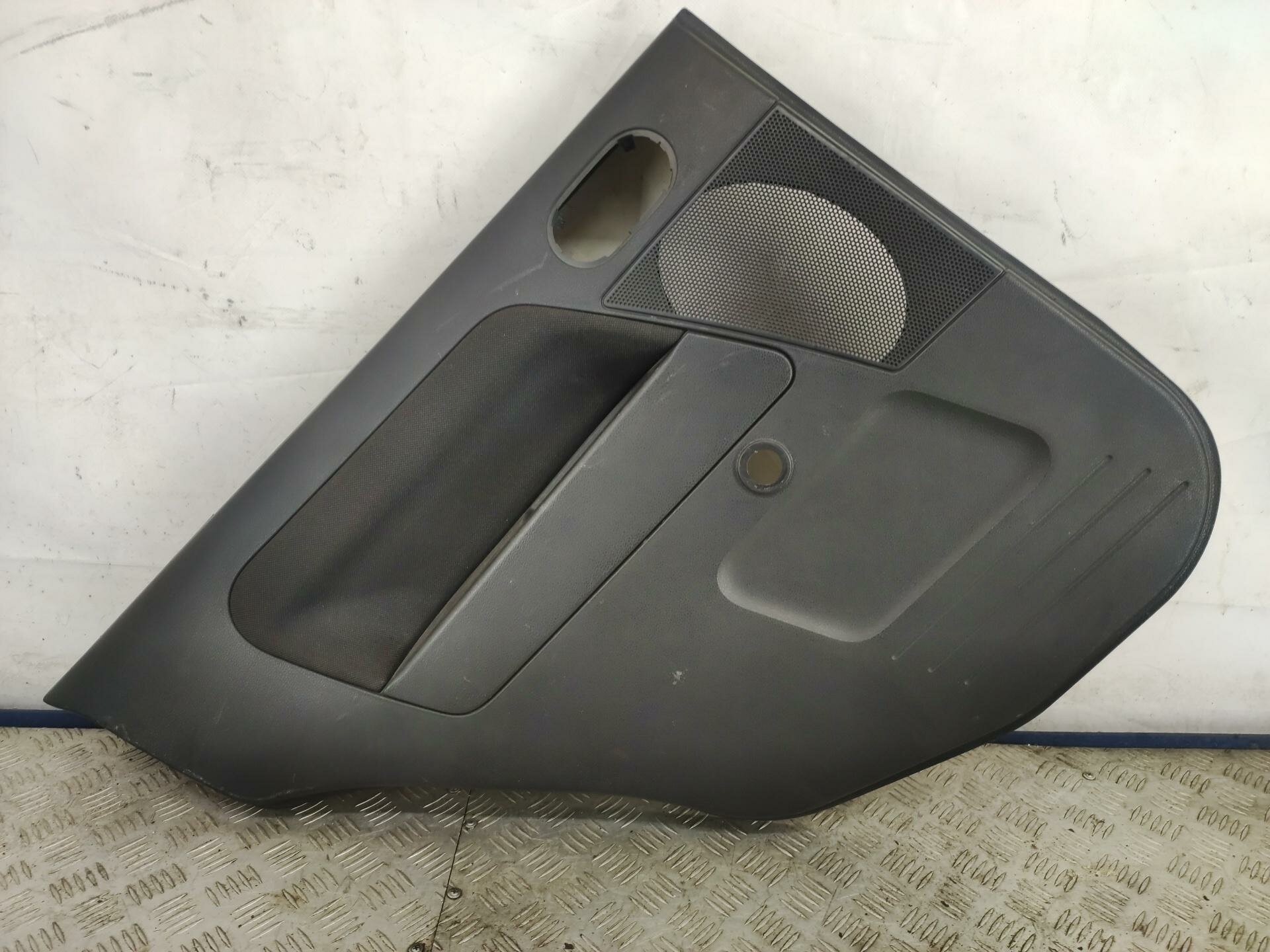 Обшивка двери задней левой Ford Fusion рест. 2006