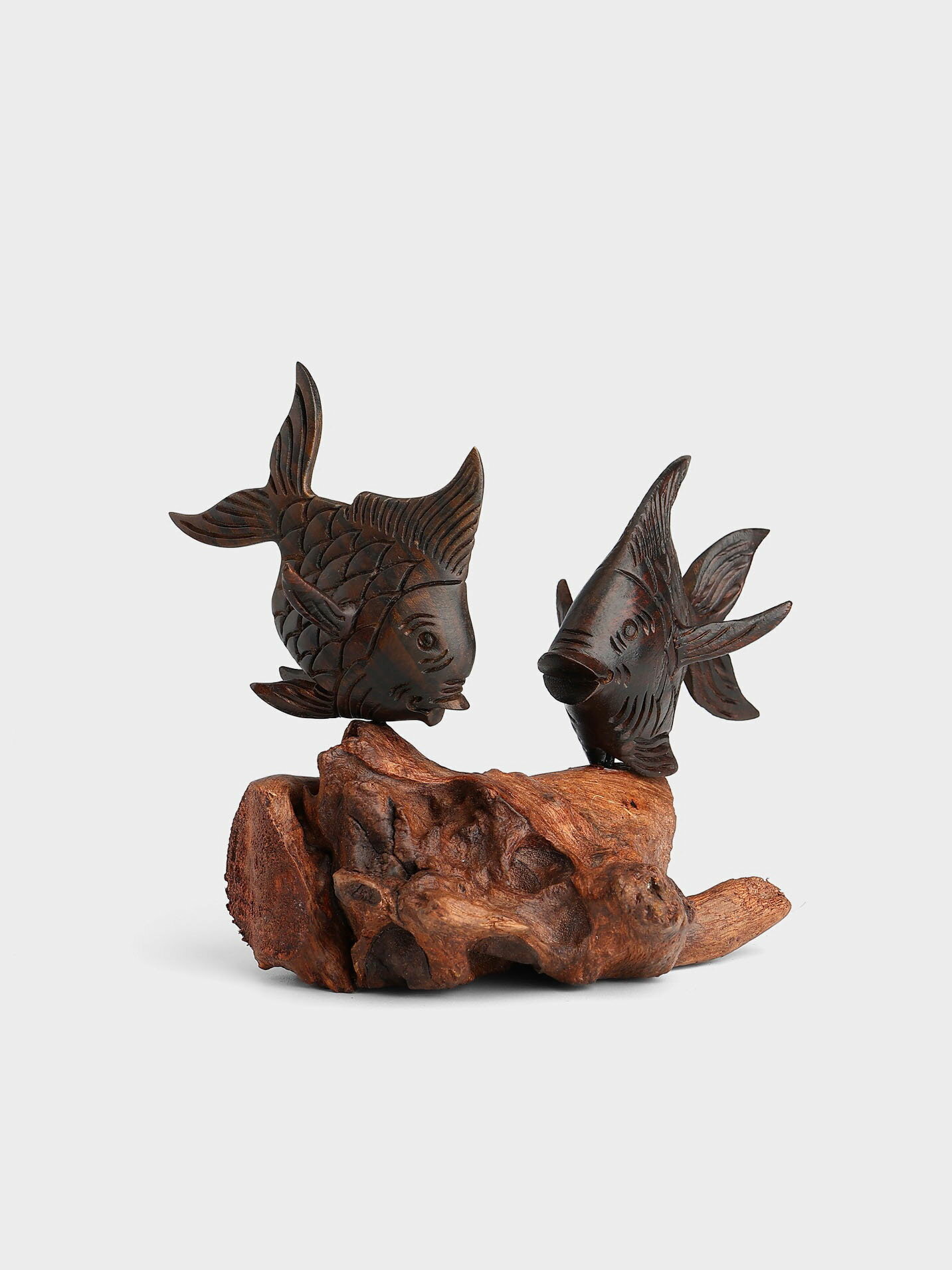 Сувенир "Рыбки", 16x10x14 см, дерево суар, цвет: коричневый, тематика праздника: универсальная тематика