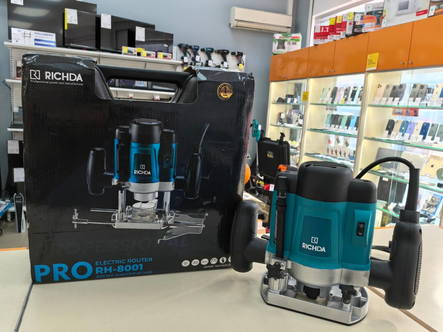 Фрезер RICHDA RH-8001 1400Вт 33000об/мин 6/8мм. б/у