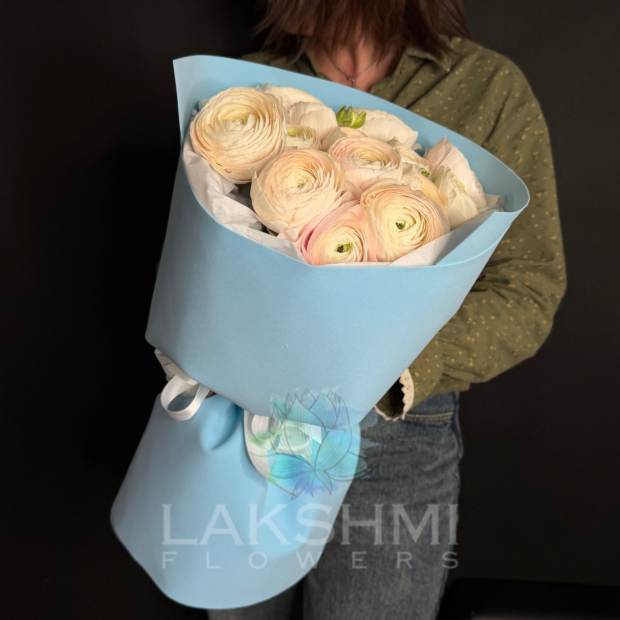 15 ранункулюсов / Букет из 15 кремовых ранункулюсов сорта «Ханой»