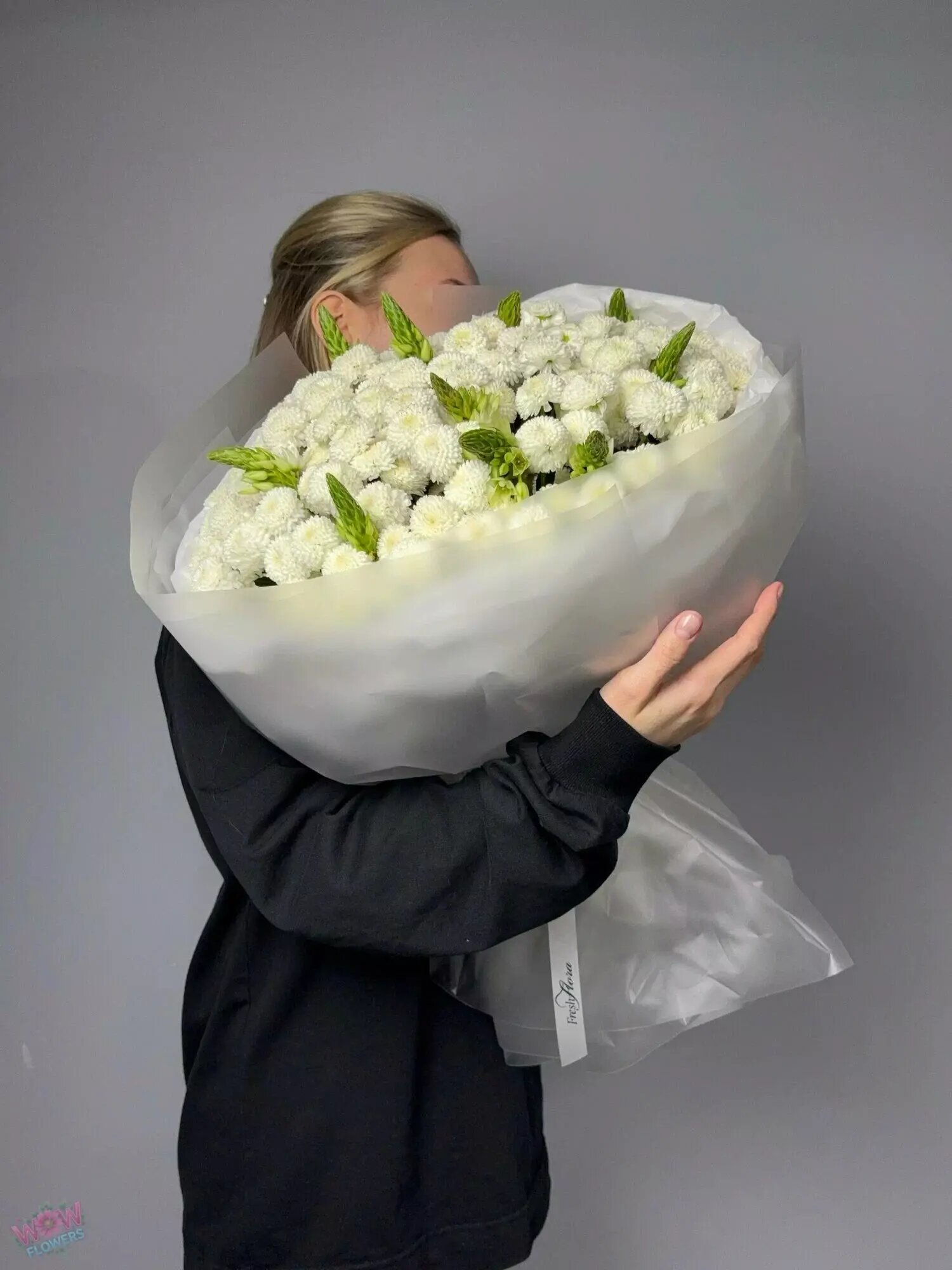 Созвездие Чистоты: хризантемы и орнитогалум – купить белый букет с доставкой