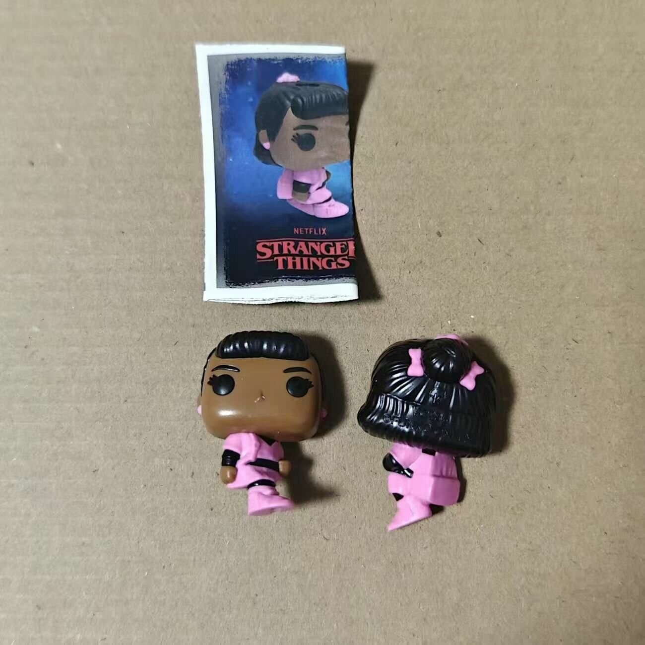 Фигурок Kinder Joy из Очень странные дела