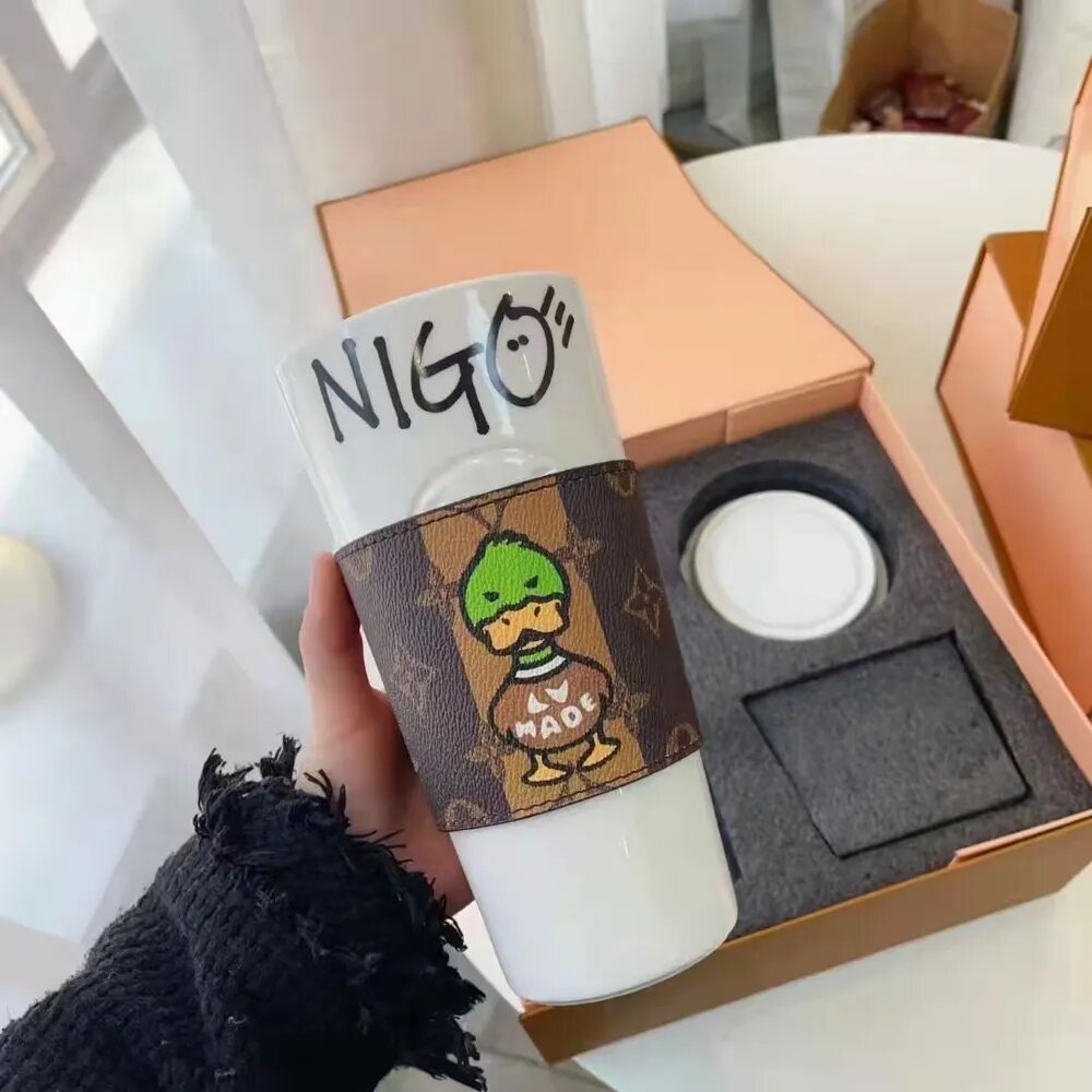 Кружка керамическая с рисунком утки в подарочной коробке LOUIS VUITTON 1 шт 19.5 см