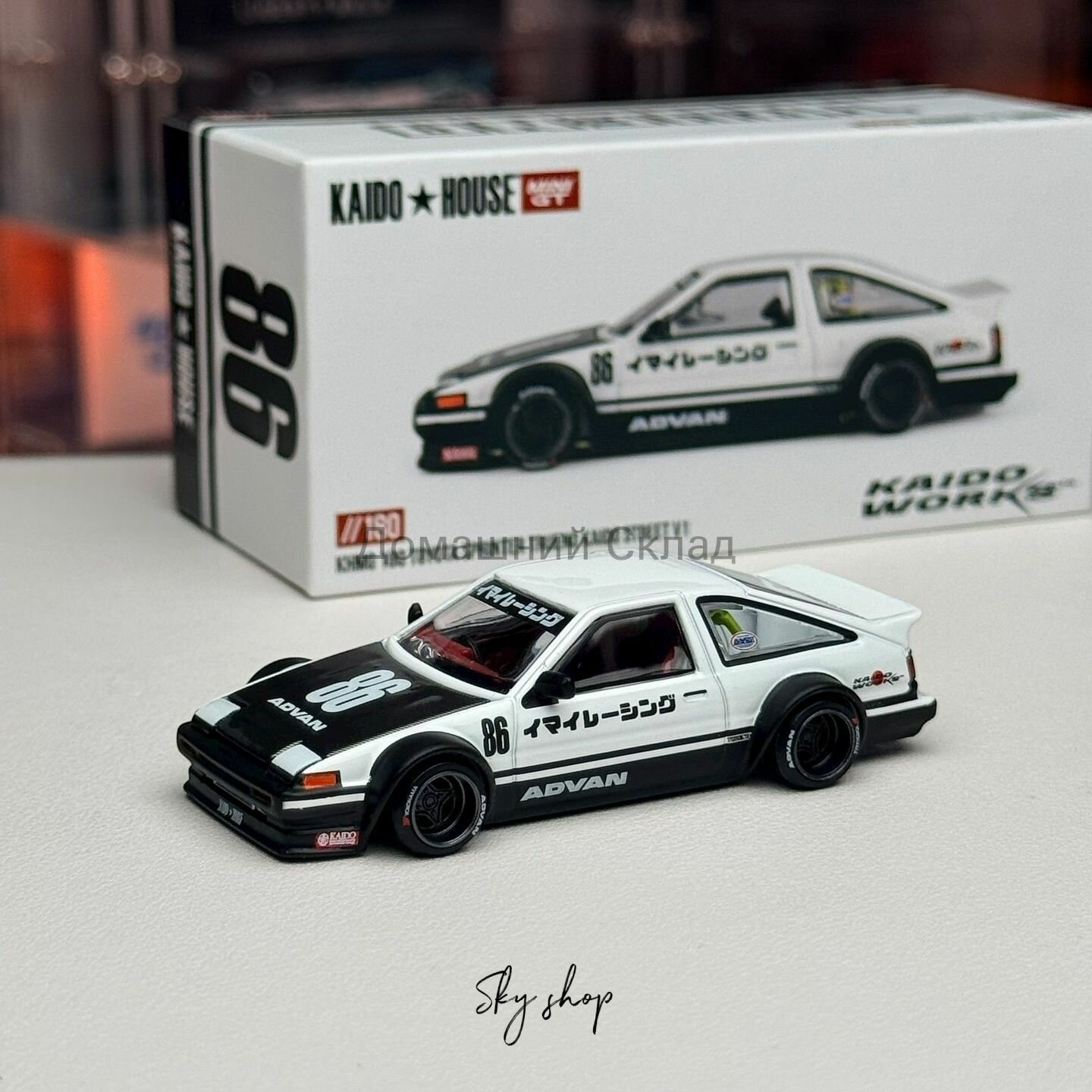 Машинка MINI GT 1:64 MINI GT x Kaido House 1:64 KHMG180 Toyota AE86 Sprinter Trueno Kaido Street V1