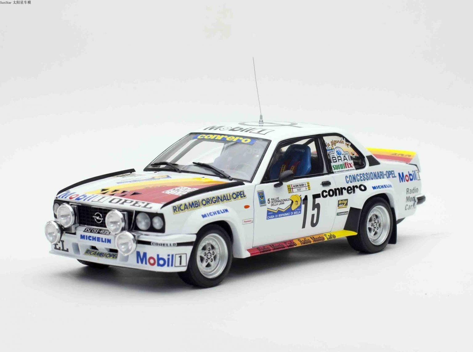 SunStar Модель автомобиля из литого сплава 1/18 Opel Ascona 400
