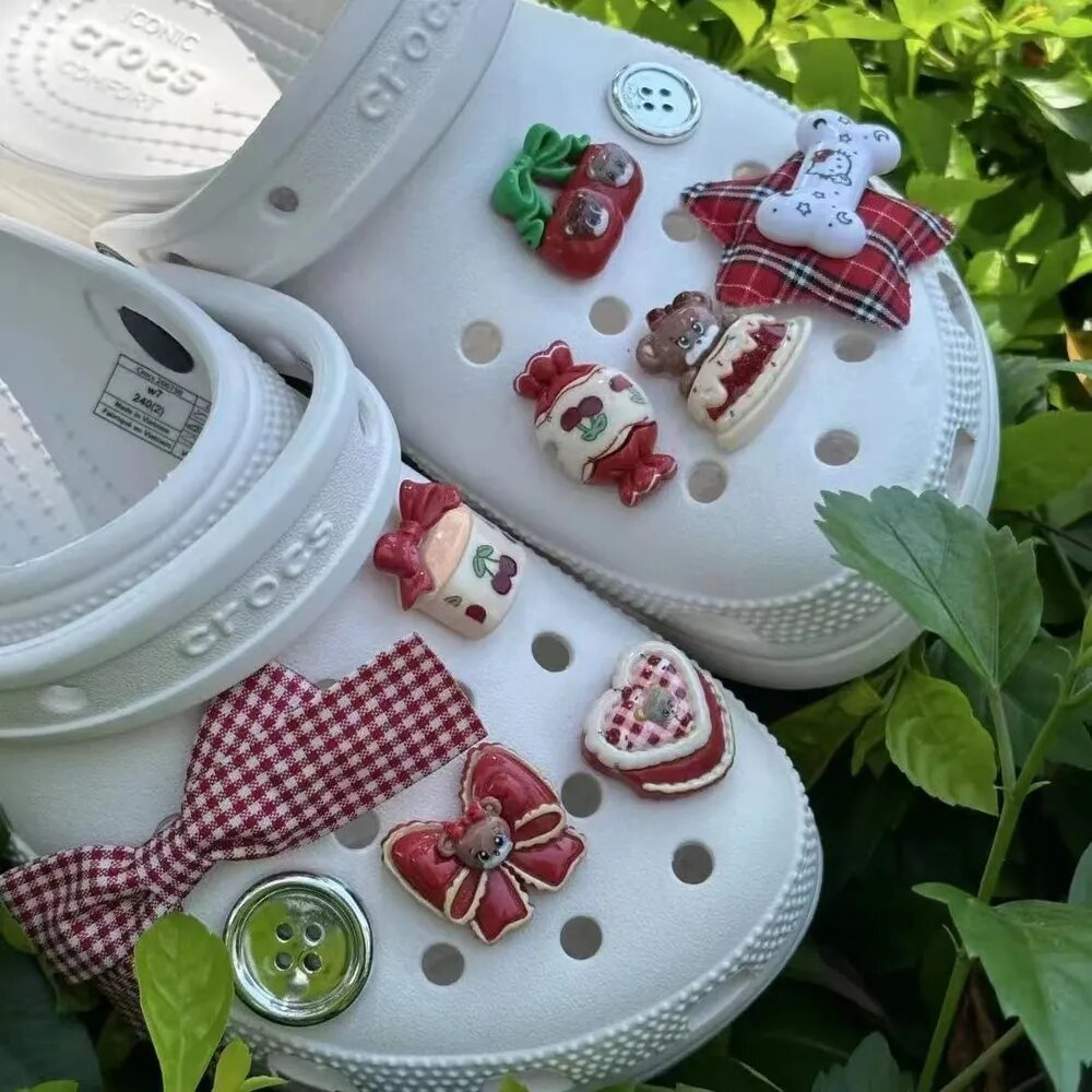 Джиббитсы Набор 10 шт. Аксессуары для обуви Crocs, украшения для сабо, DIY декор, яркие подвески — фото 1