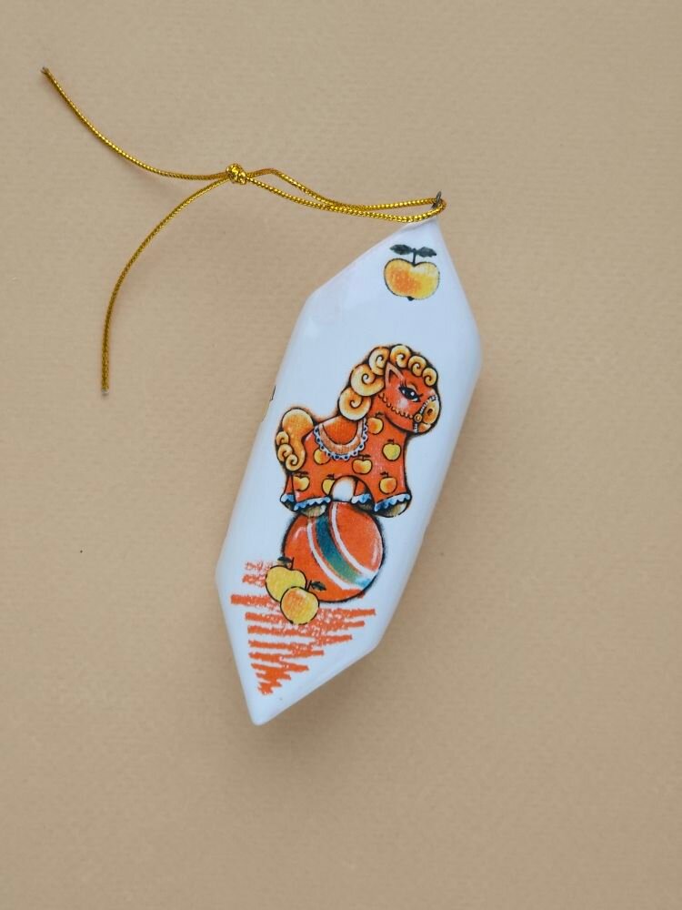 Ёлочная игрушка "Лошадка (красная)". Ярославская майолика. Керамика ручной работы. Сделано в России.