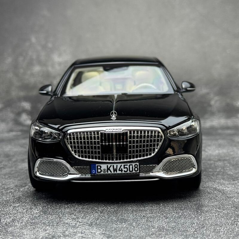 Машинка NOREV 1:18 Мерседес-Бенц Майбах S680 Модель легкосплавного автомобиля