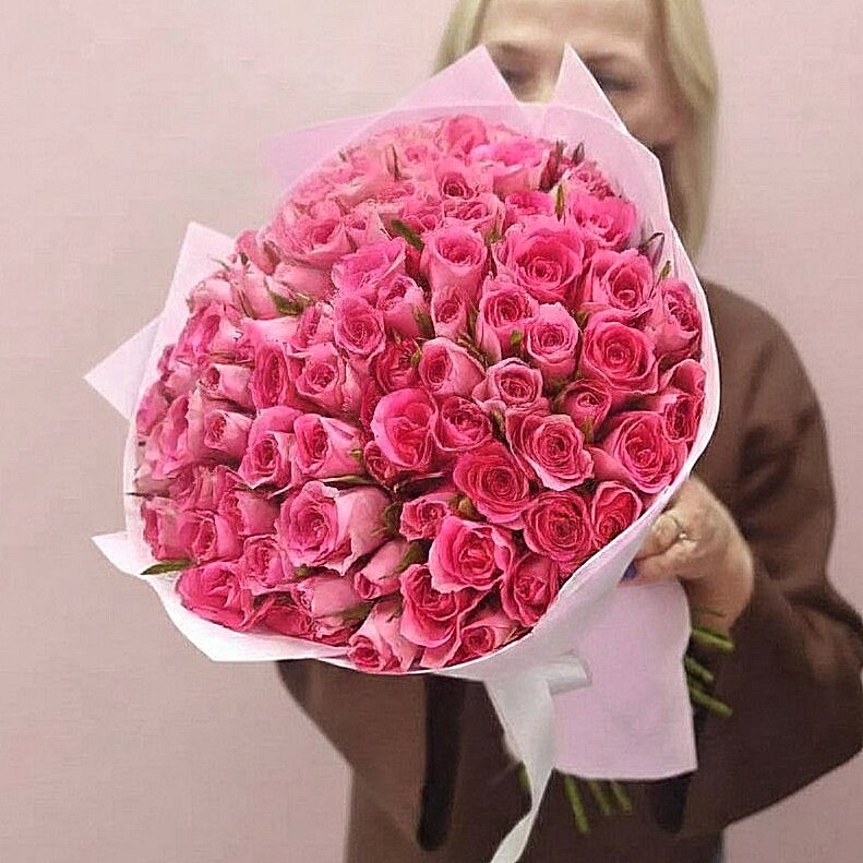 Малиновый букет из 101 розы Кения для любимой девушки, мамы, на день рождения
