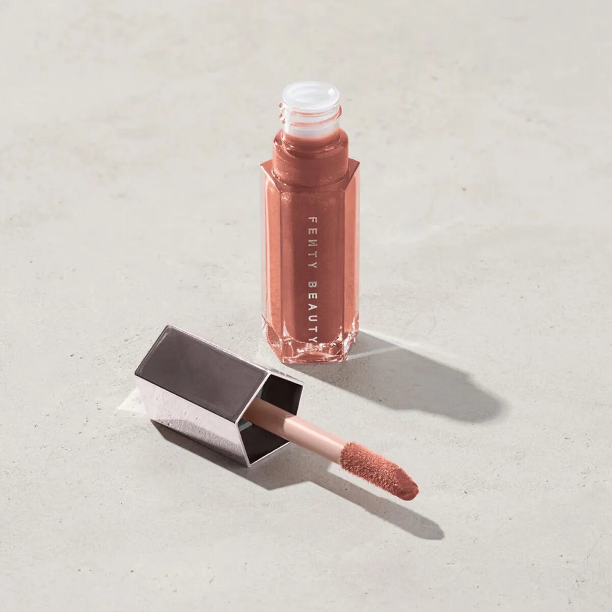 Блеск для губ Fenty Beauty GLOSS BOMB UNIVERSAL LIP LUMINAZER - FENTY GLOW 01
