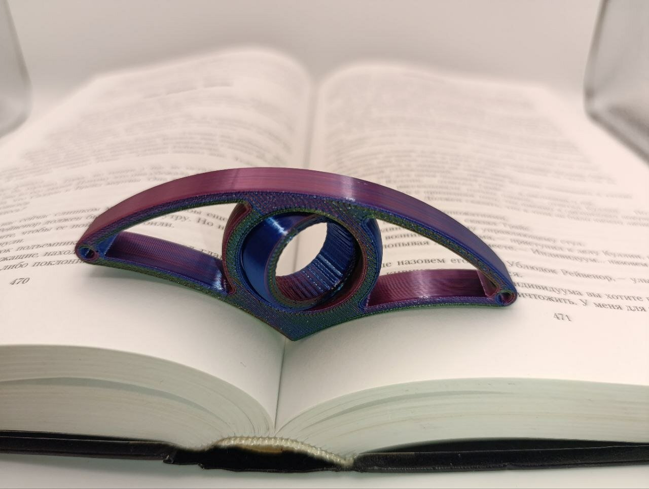 Держатель для страниц книги