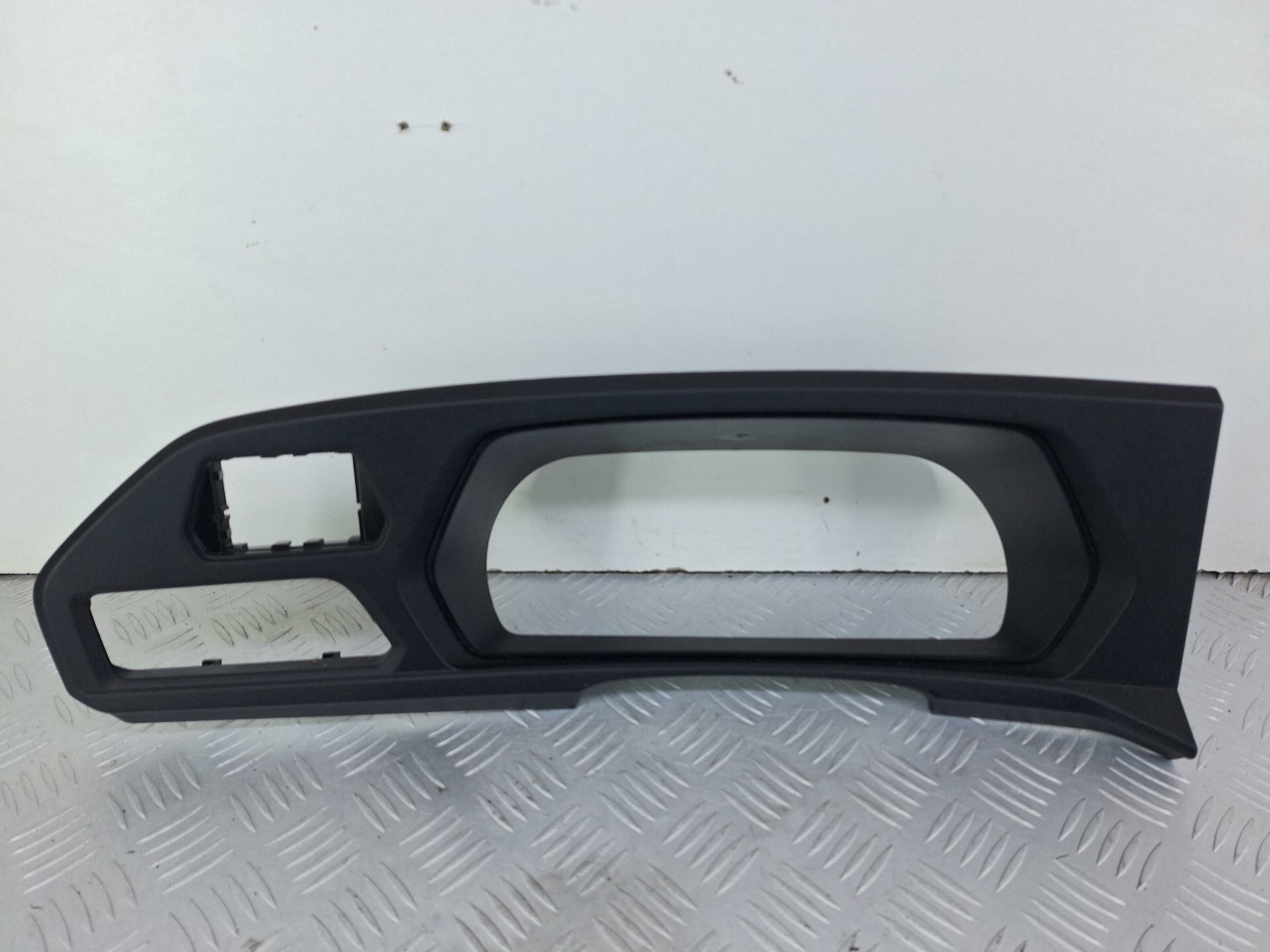 Рамка панели приборов Volkswagen Caddy 5 2022 2K8858415