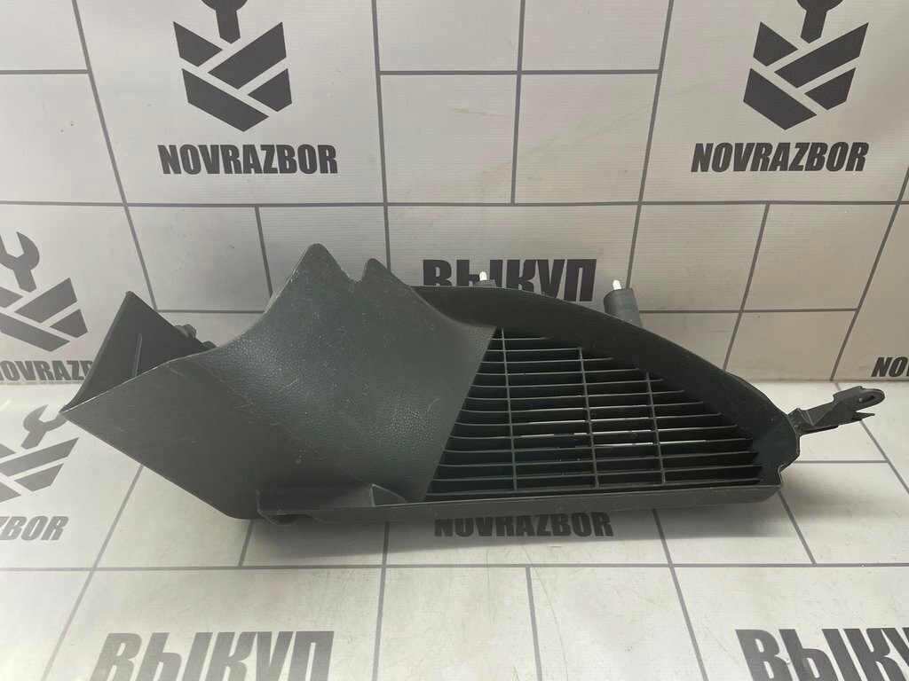Держатель задней полки VW Golf 5 03-09