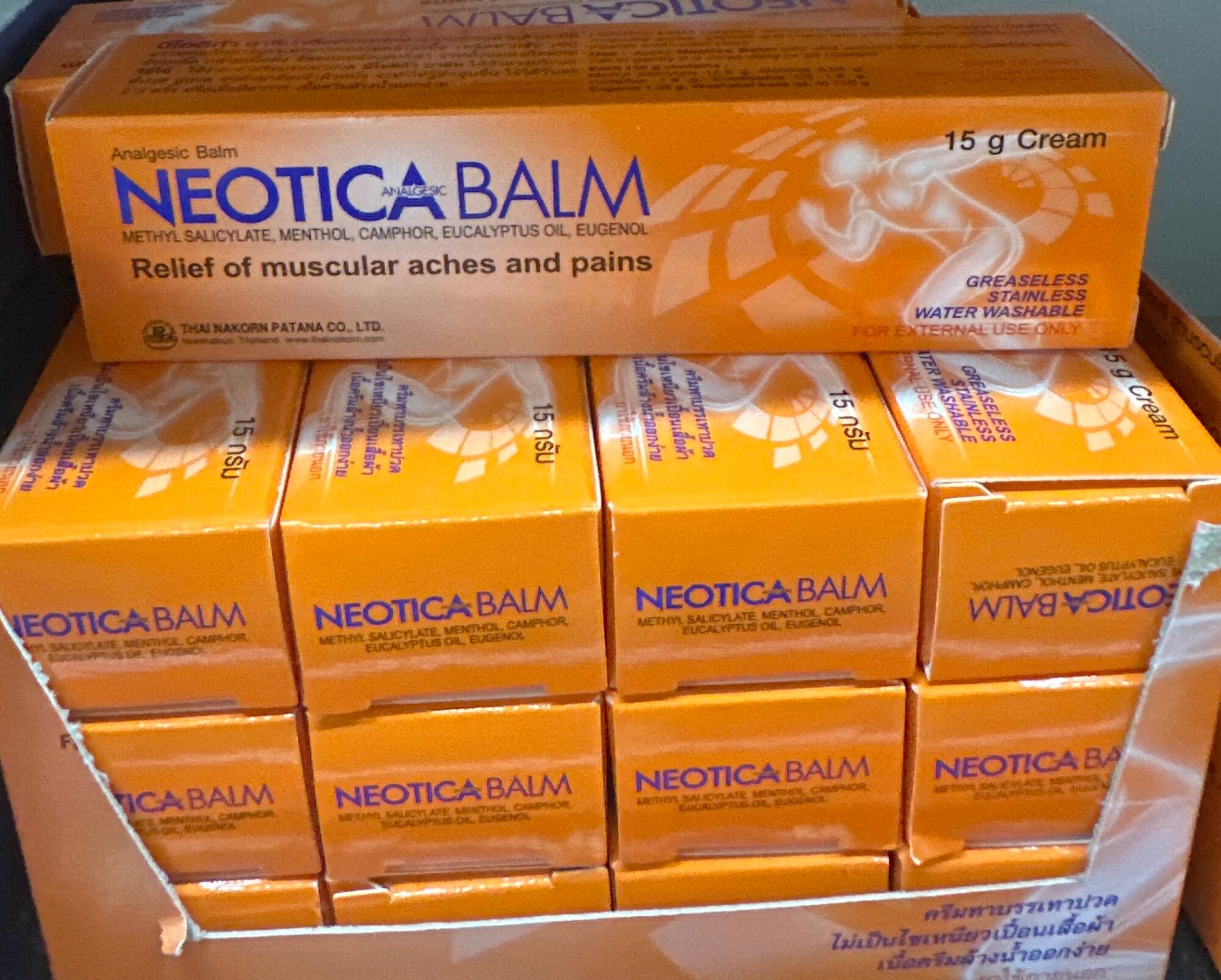 Обезболивающий крем Neotica Balm (15 г), предназначенный для облегчения мышечных болей и растяжений