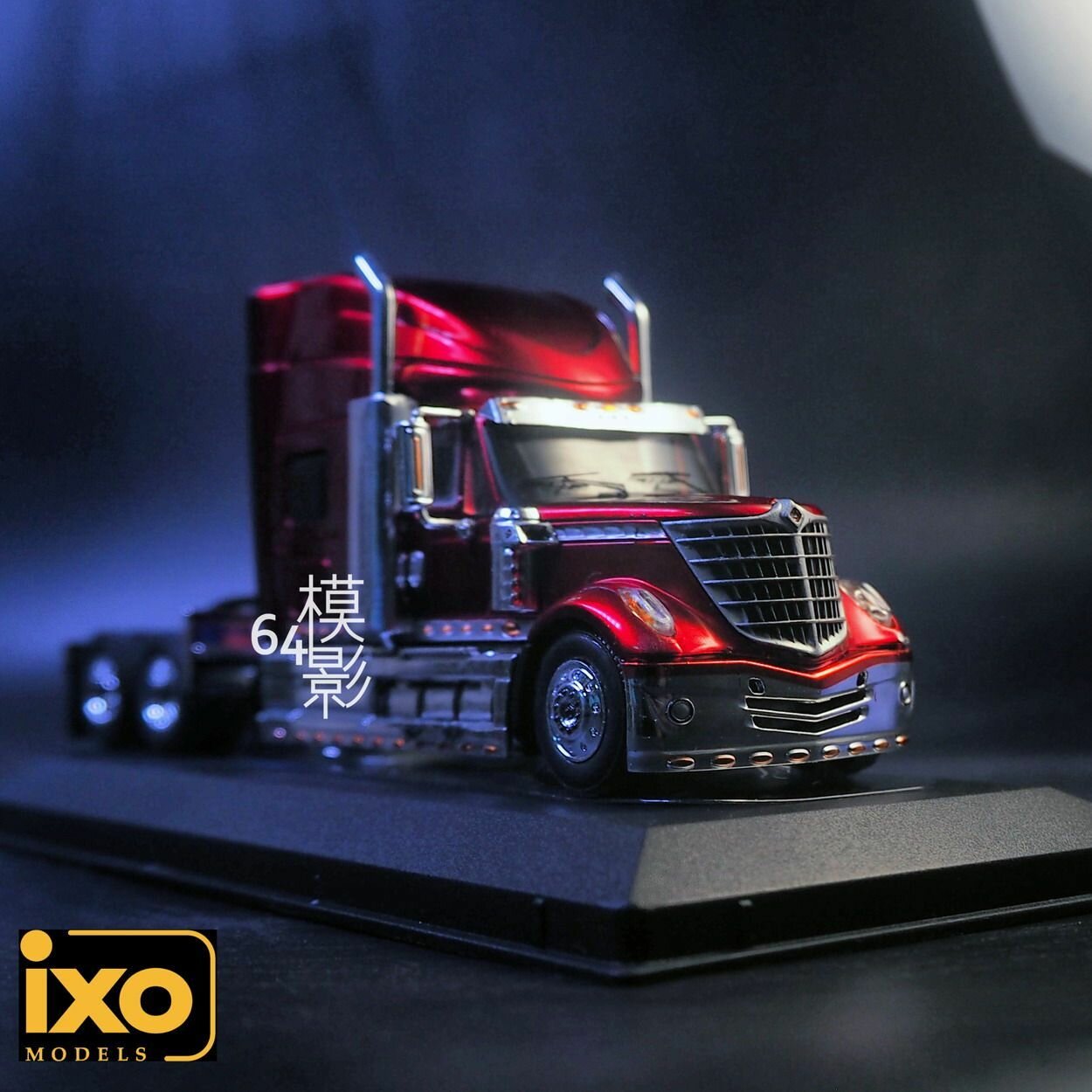 Международный грузовой тягач Lonestar 1/64 IXO 2010 года выпуска