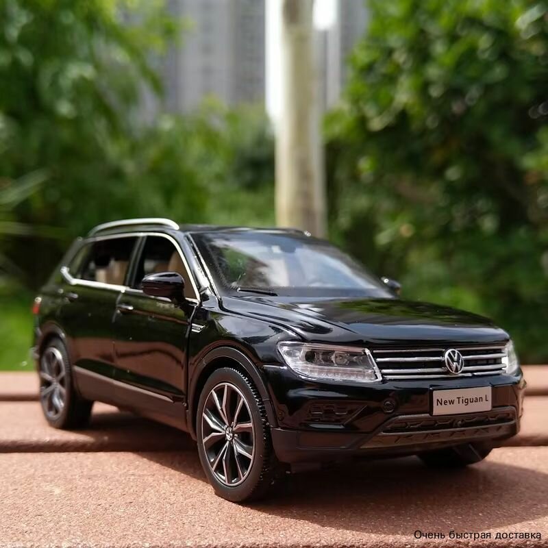 Машинка инерционная Volkswagen Tiguan металлическая модель 1:32 Volkswagen Tiguan , со светом и звуком
