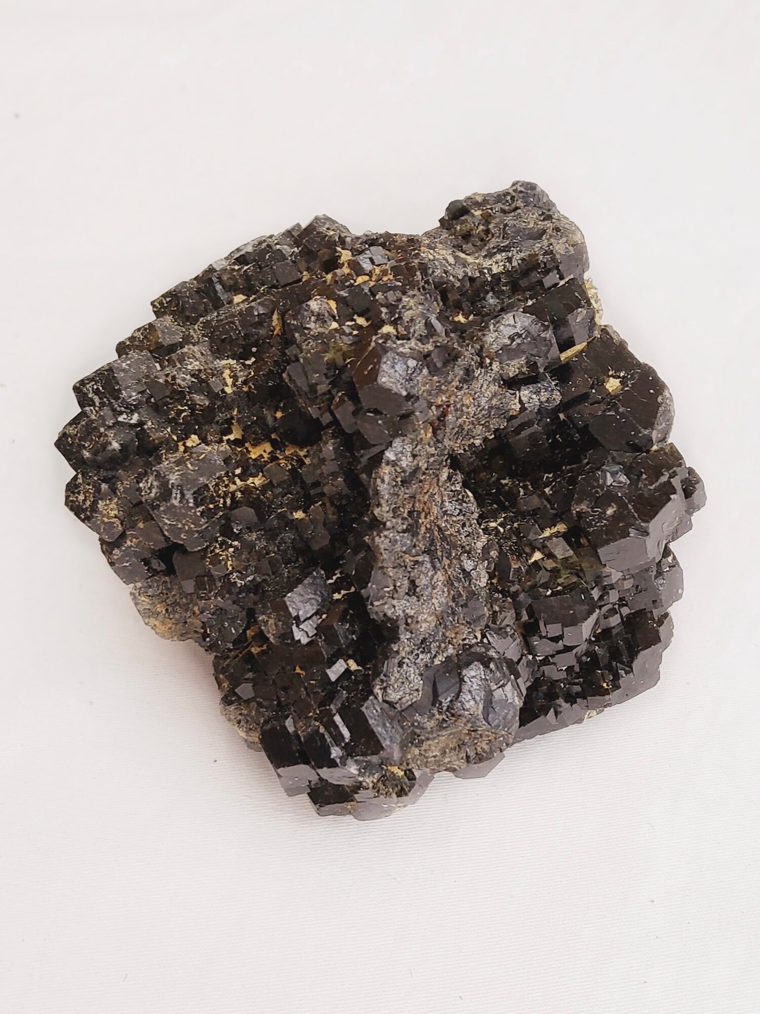 Друза натуральный камень гранат меланит (андрадит) вес 190 гр