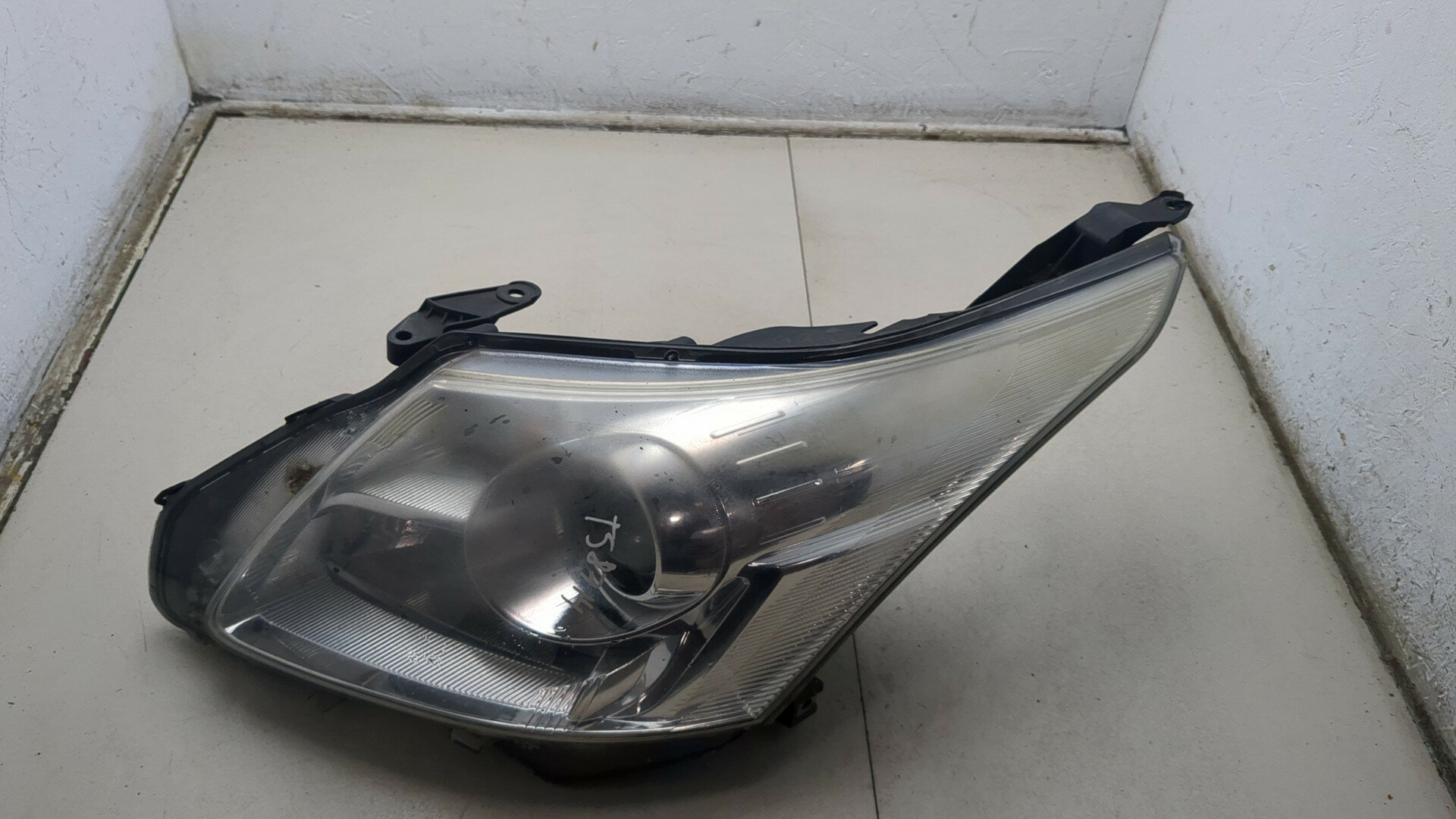 Фара (передняя) левая Toyota Avensis 3 Б/У