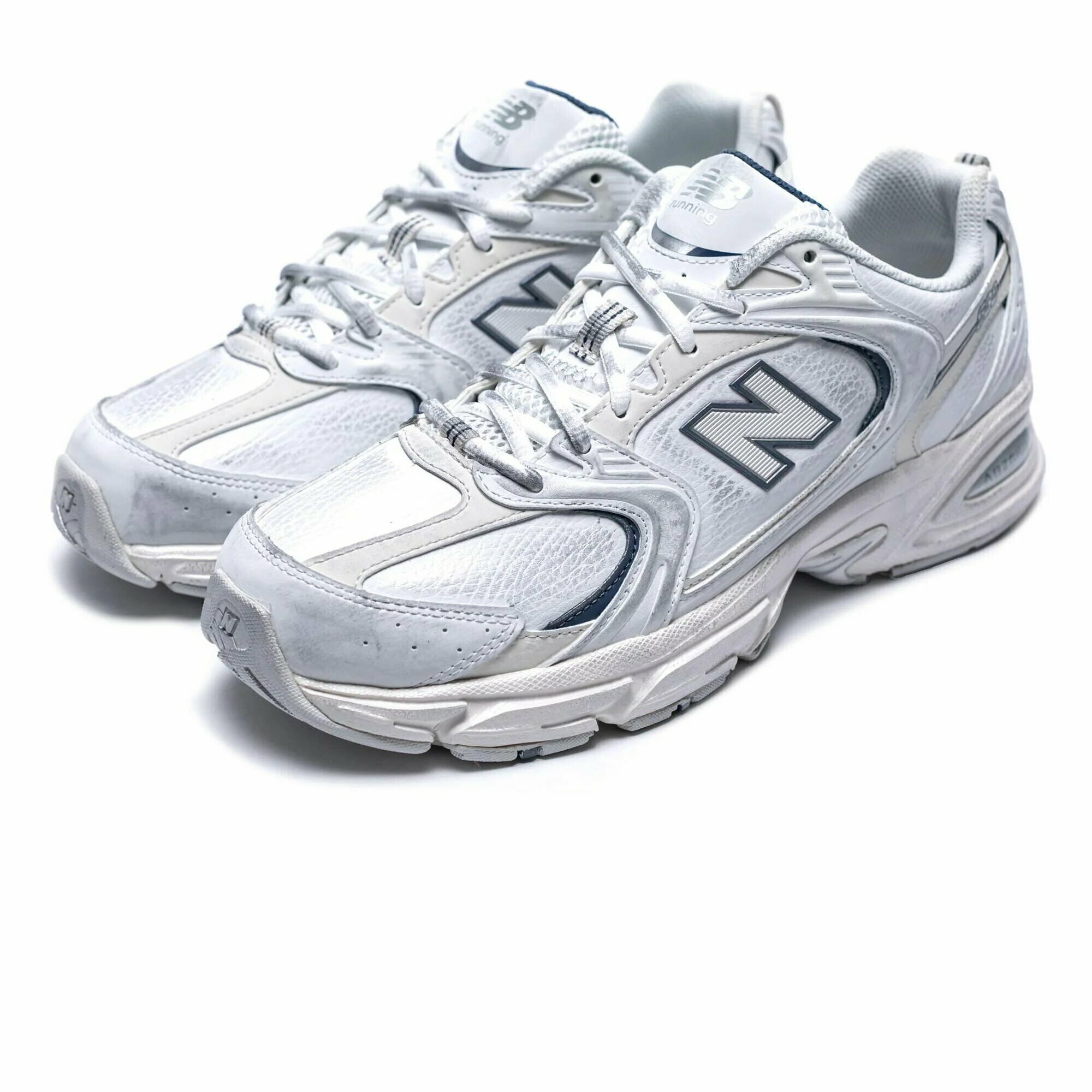 Кроссовки 530