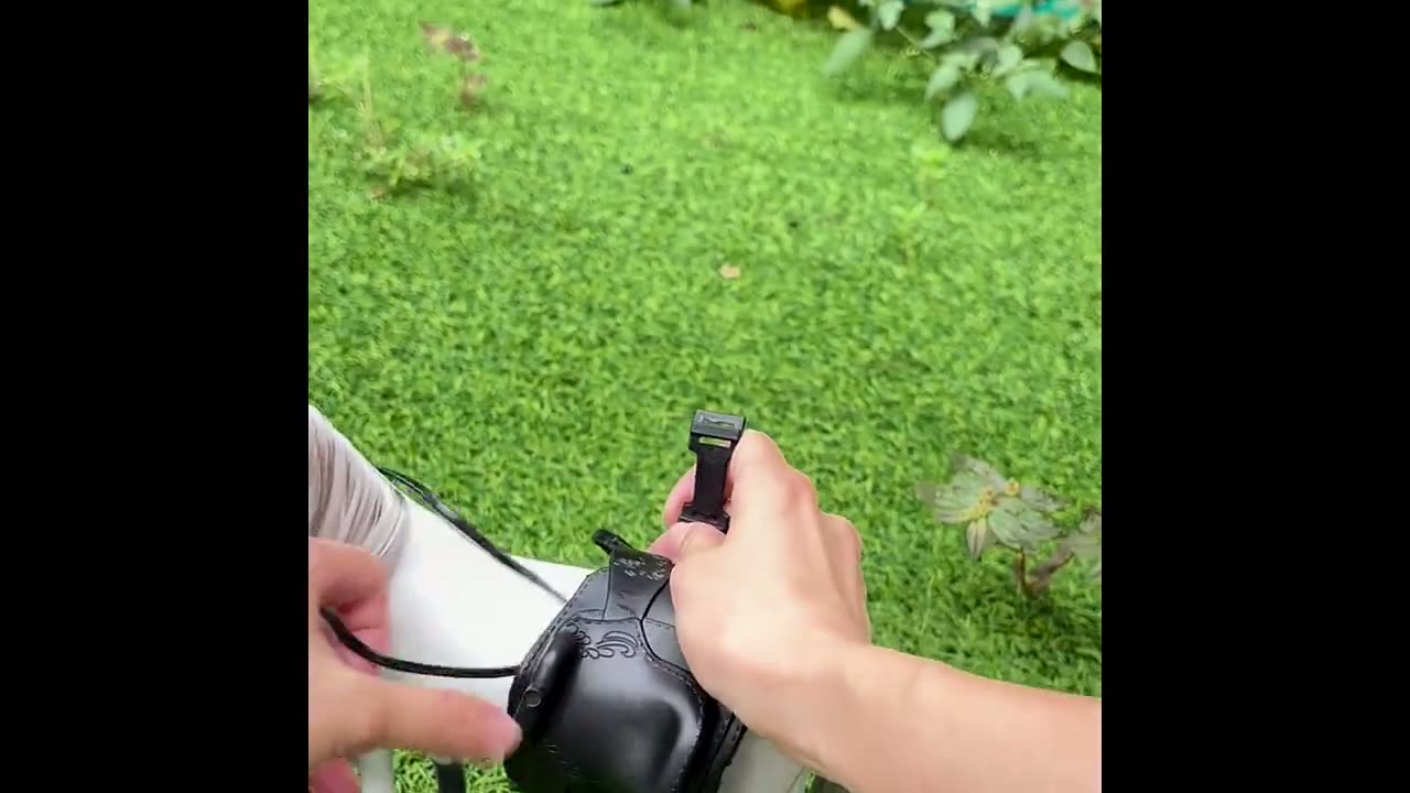 Лошадка игрушка для куклы коричневого цвета из ABS пластика с возможностью снять седло — фото 1