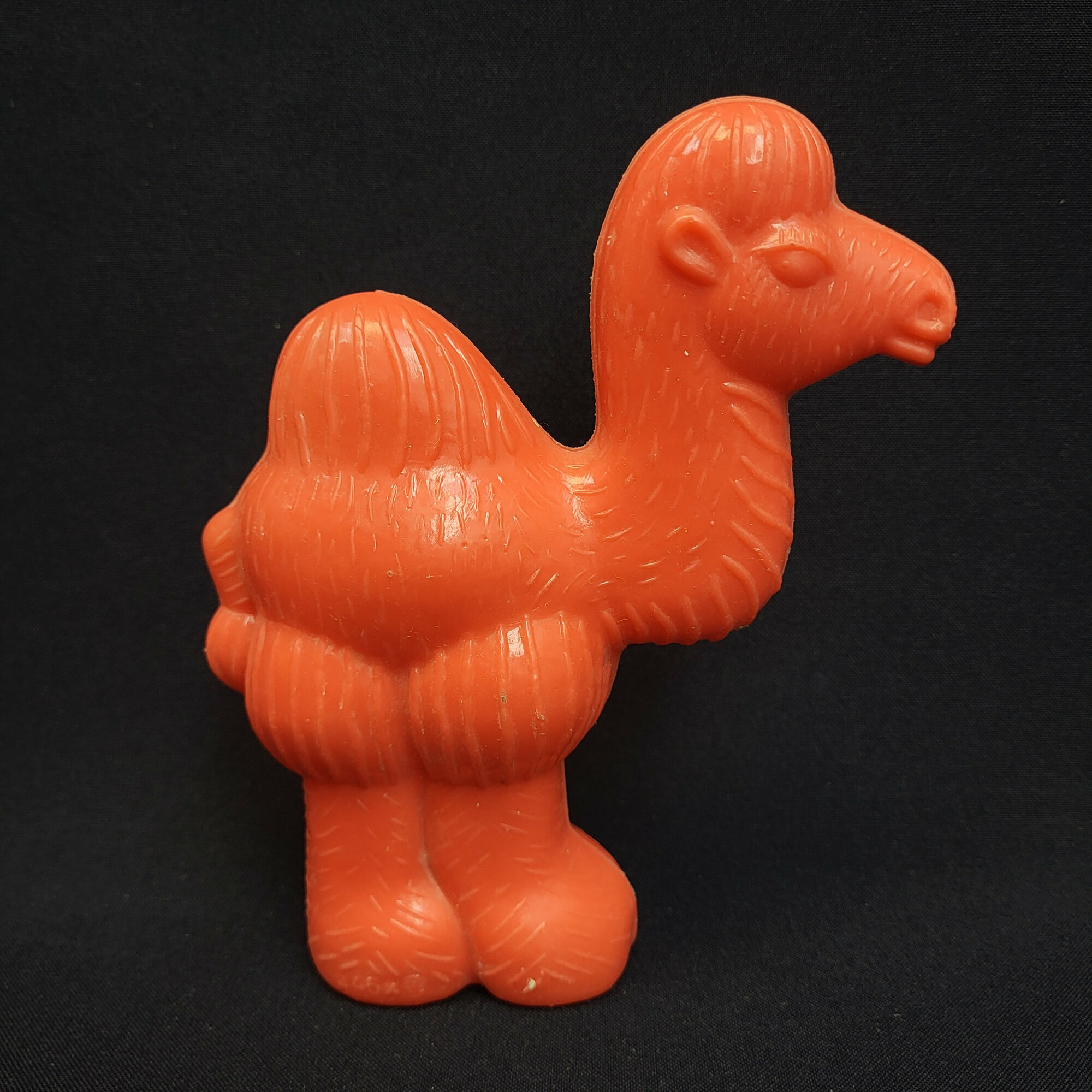 Винтажная игрушка СССР. Пластмассовый верблюд, фигурка животного для коллекции и декора