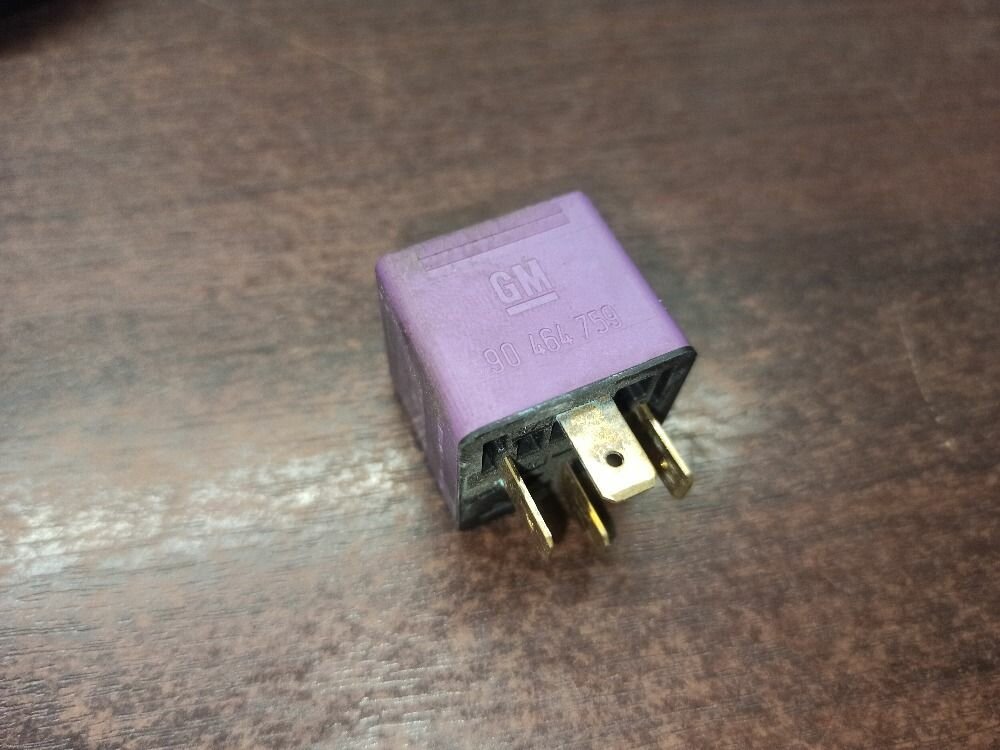 Реле топливного насоса Opel GM 90464759