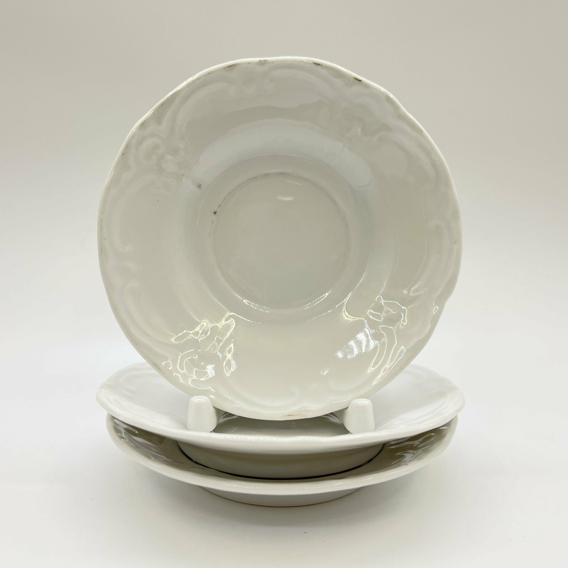 Набор из 3-х блюдец с рельефным декором, Thomas Bavaria, фарфор, Германия, 1908-1939 гг.