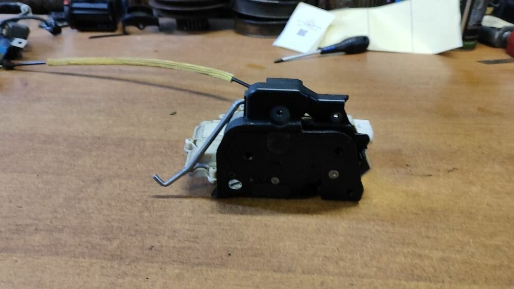 Замок двери задней правой Audi A6 C6