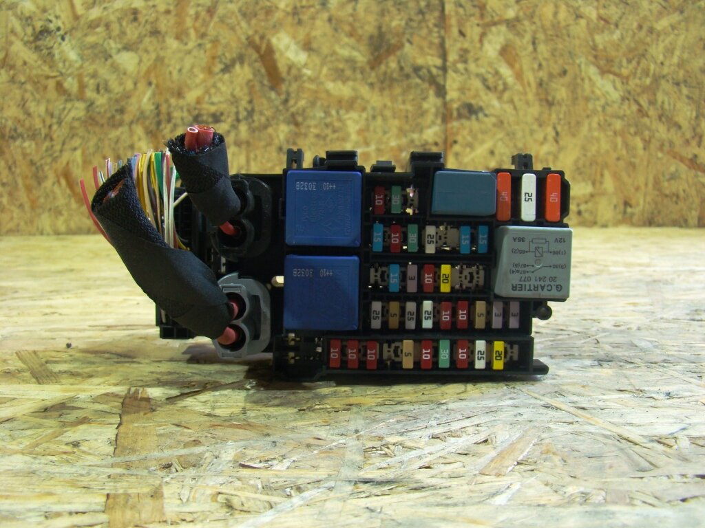 Renault Megane 3 Блок предохранителей 252360003R