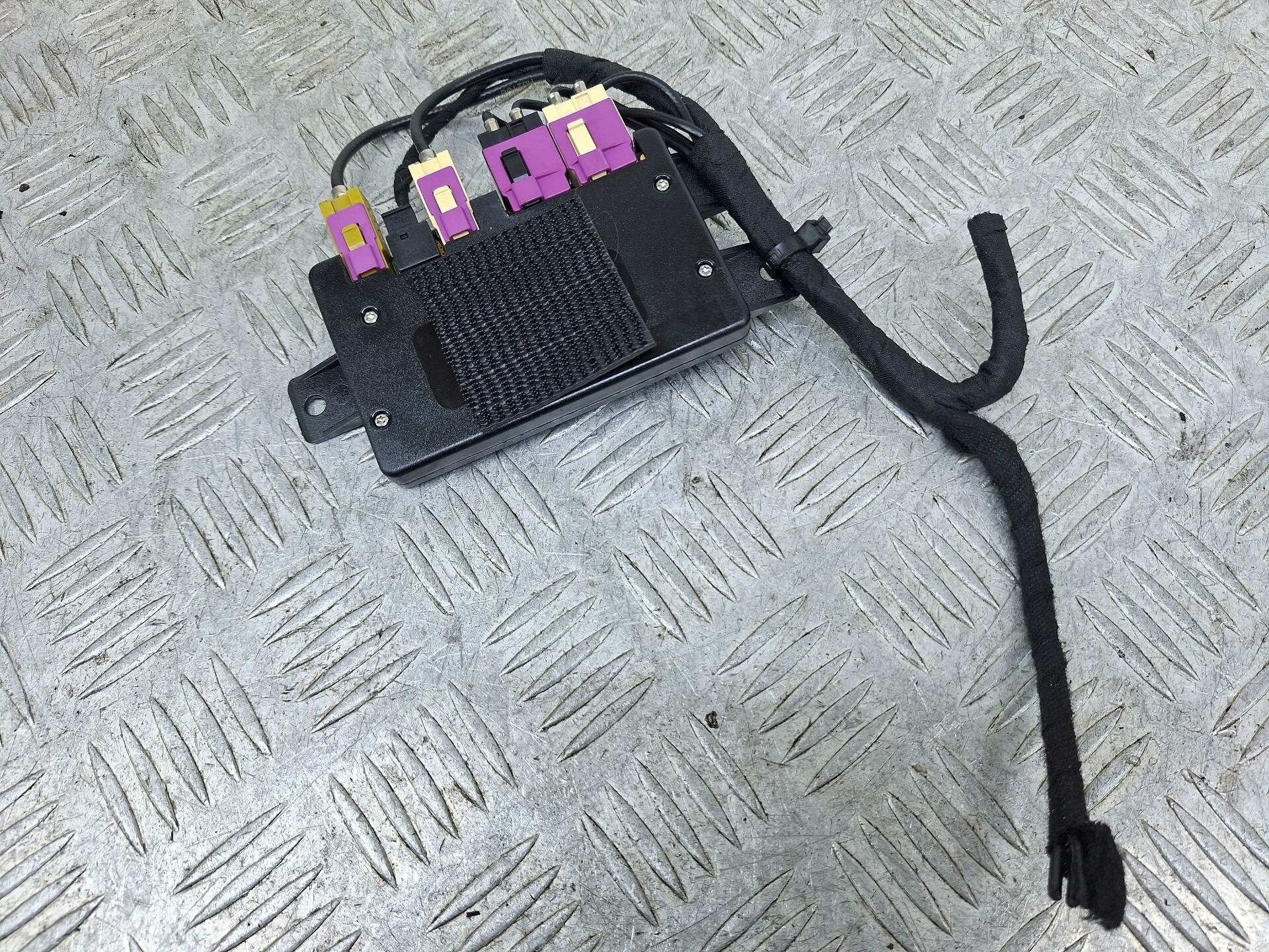 Усилитель антенны Audi A6 C5 рест. (2001 - 2005)