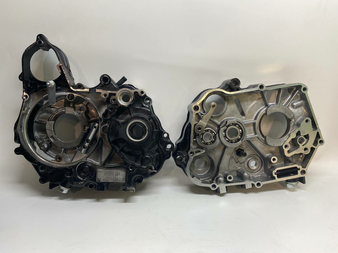 Картер (комплект) с подшипниками и сальниками двигатель 1P39FMA
